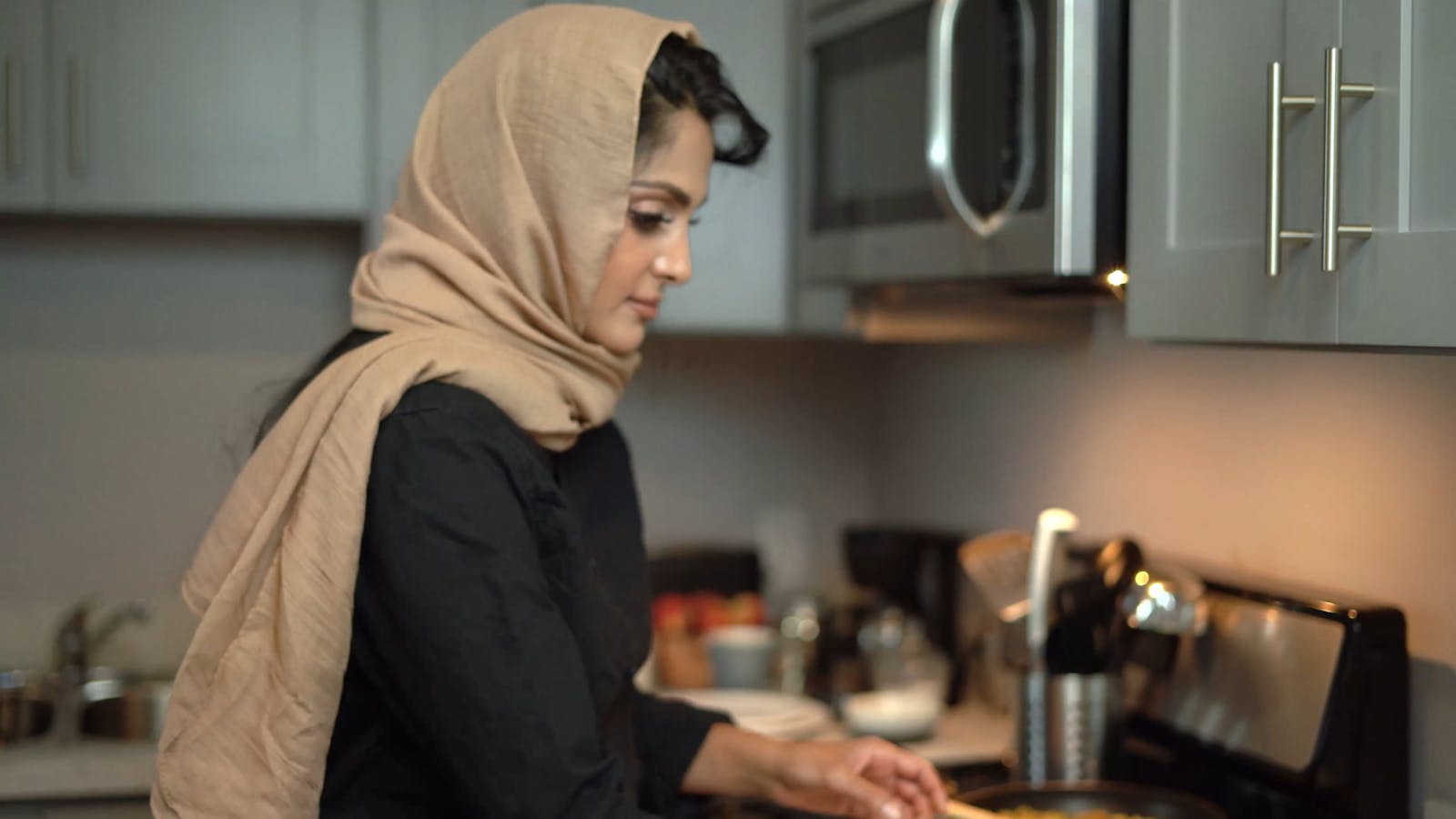 27,836+ Best Free Muslim talk 4K Stock Video Footage & Royalty-Free HD ...