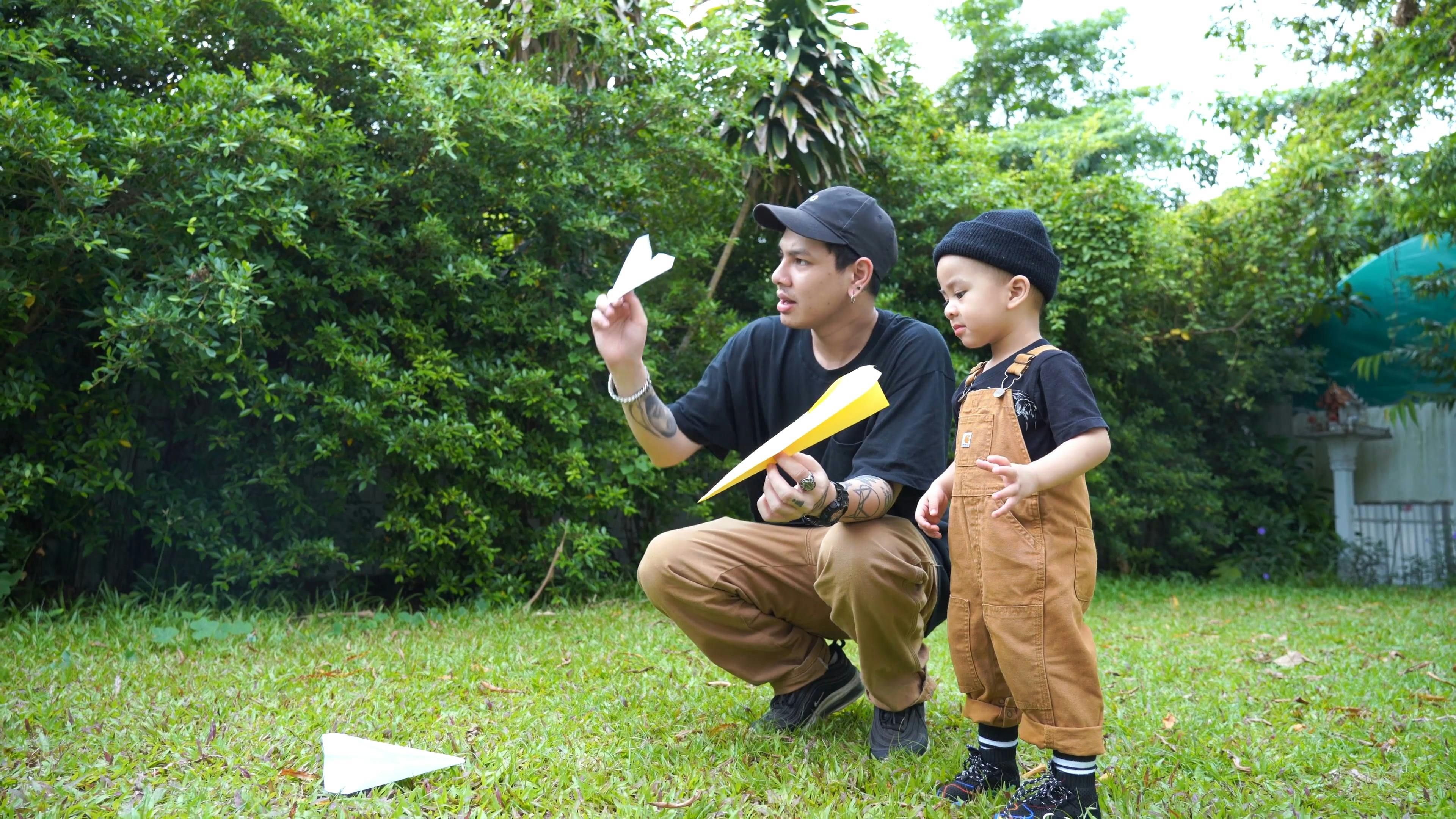 Papa Paper Videos, Download The BEST Free 4k Stock Video Footage & Papa ...