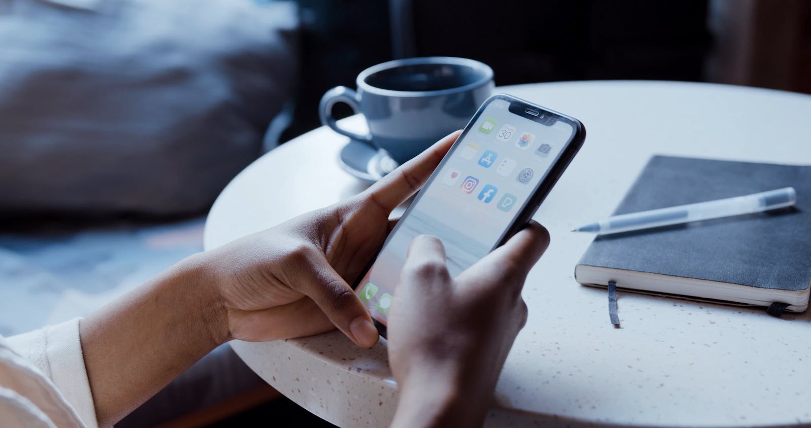 Scrolling Instagram Videos, Download The BEST Free 4k Stock Video Footage & Scrolling Instagram ...