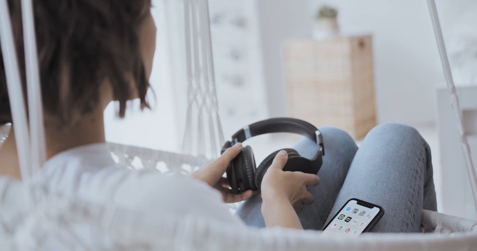 Spotify Videos, Download The BEST Free 4k Stock Video Footage & Spotify ...