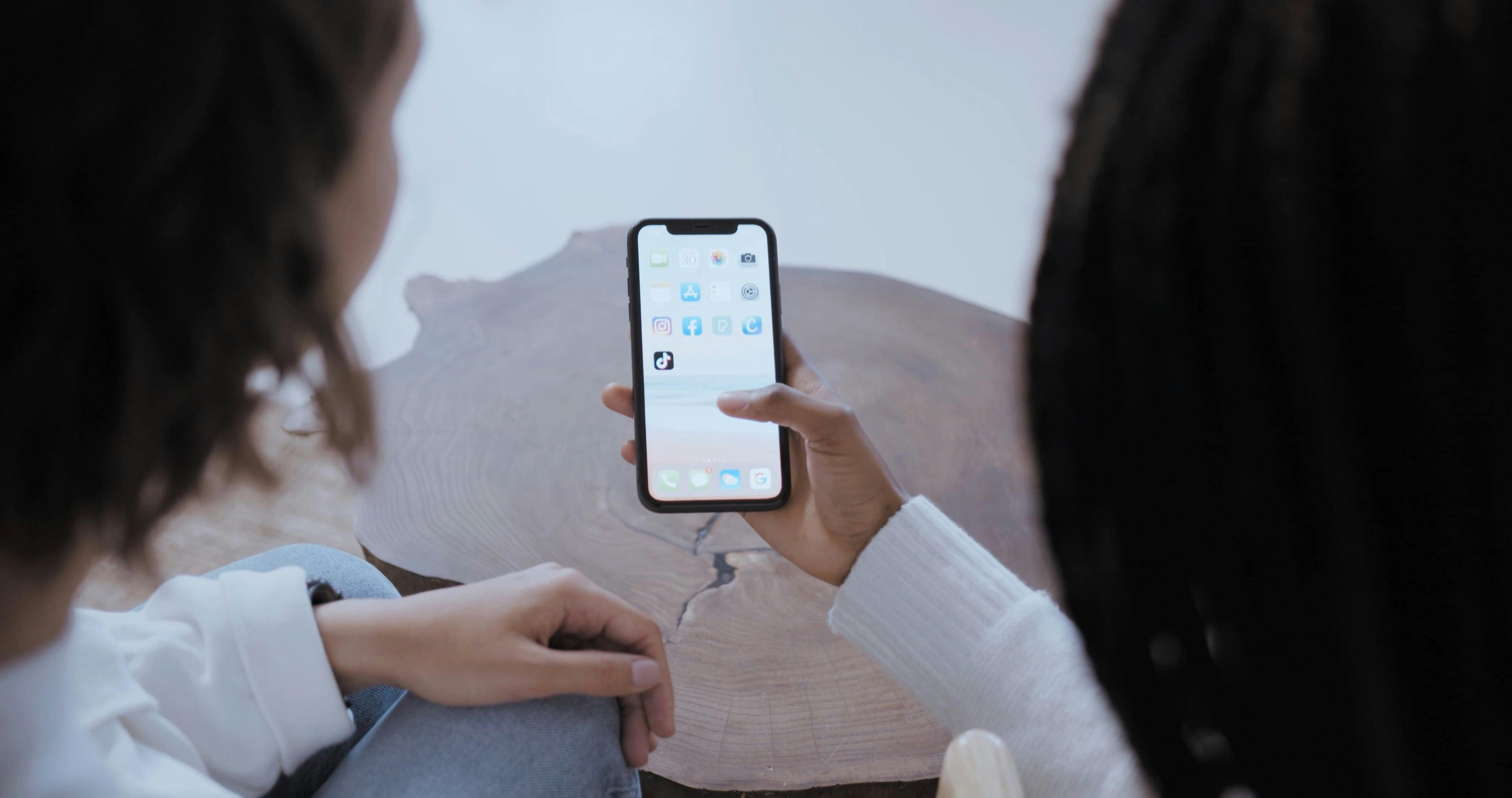 Video Watching Videos, Download The BEST Free 4k Stock Video Footage ...