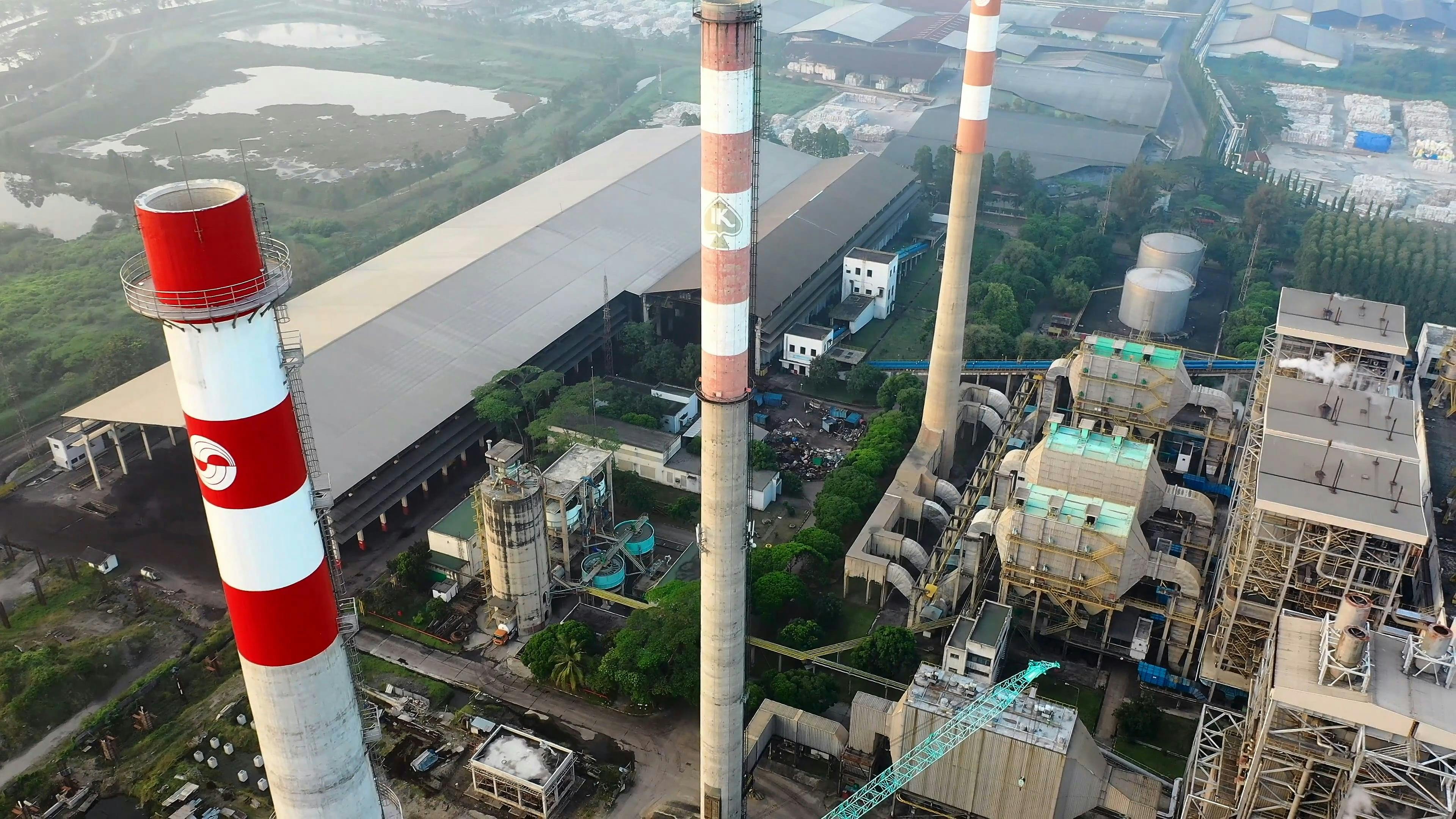 Drone Footage of a Factory · Free Stock Video