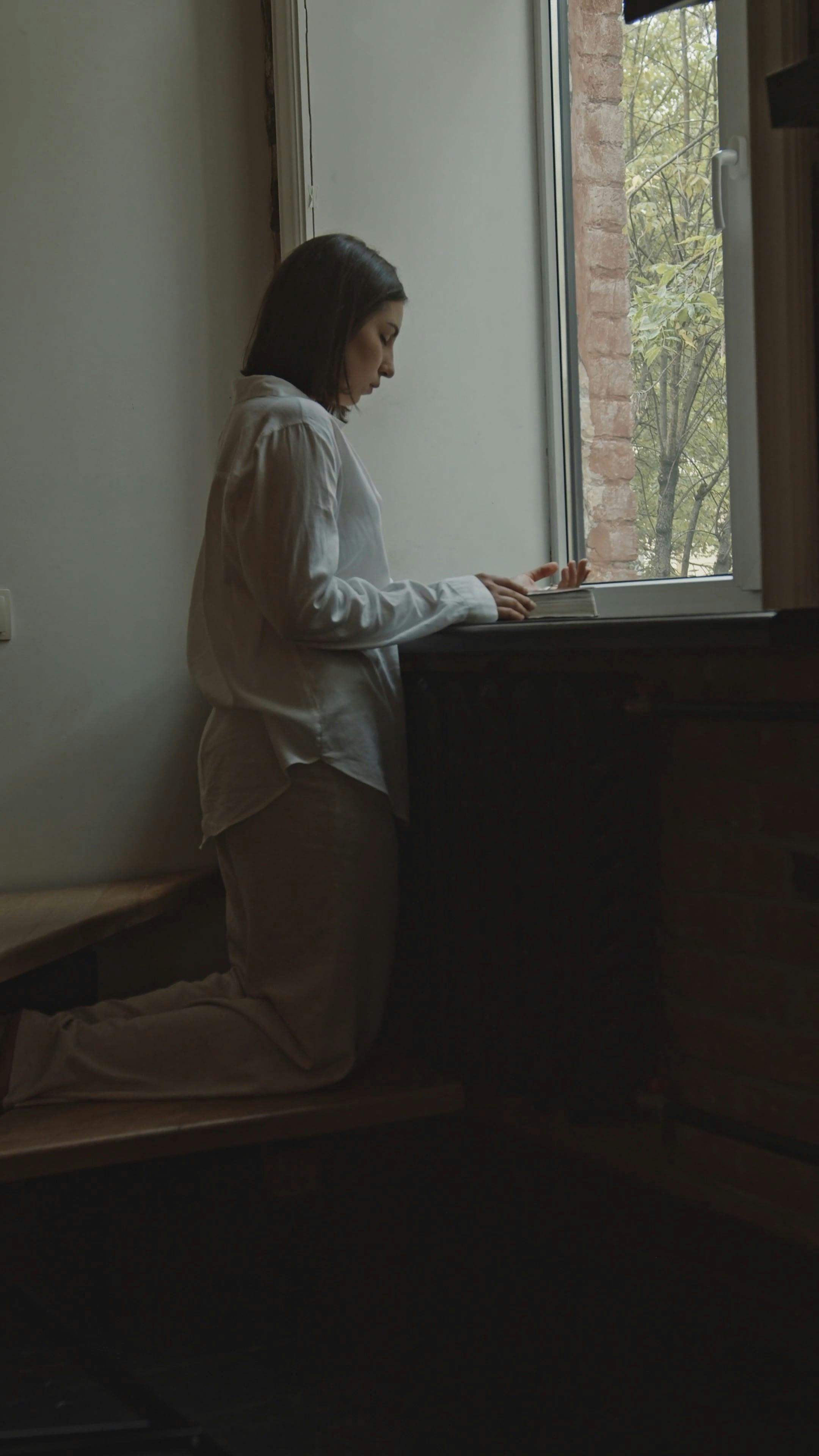 Read A Book Videos, Download The BEST Free 4k Stock Video Footage ...