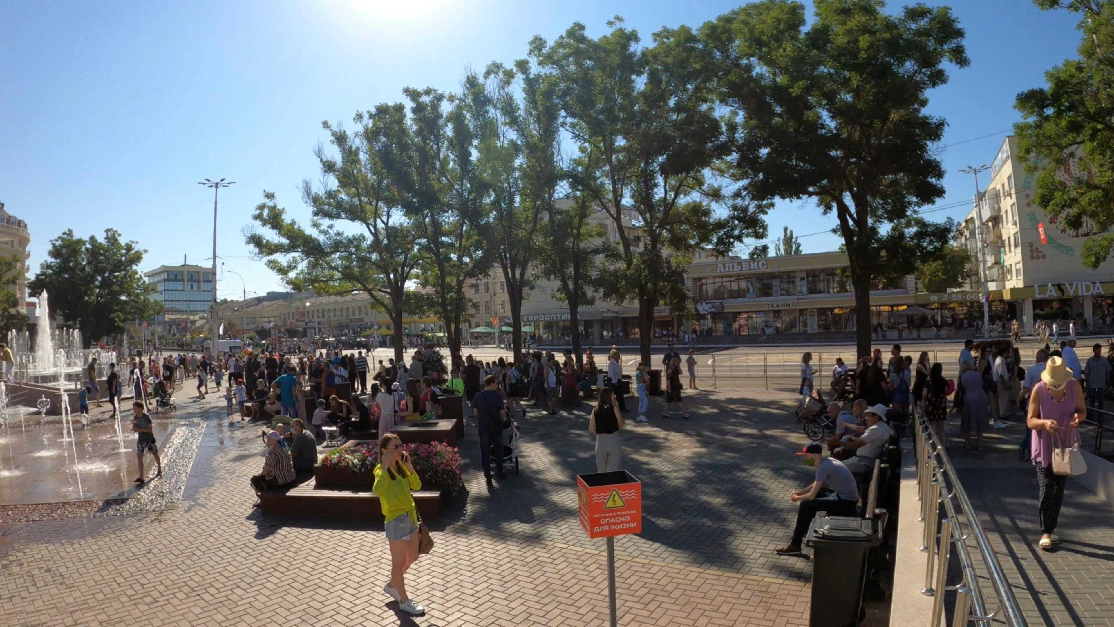 Bird's Eye View Of A Beautiful Park With Water Fountain Free Stock ...