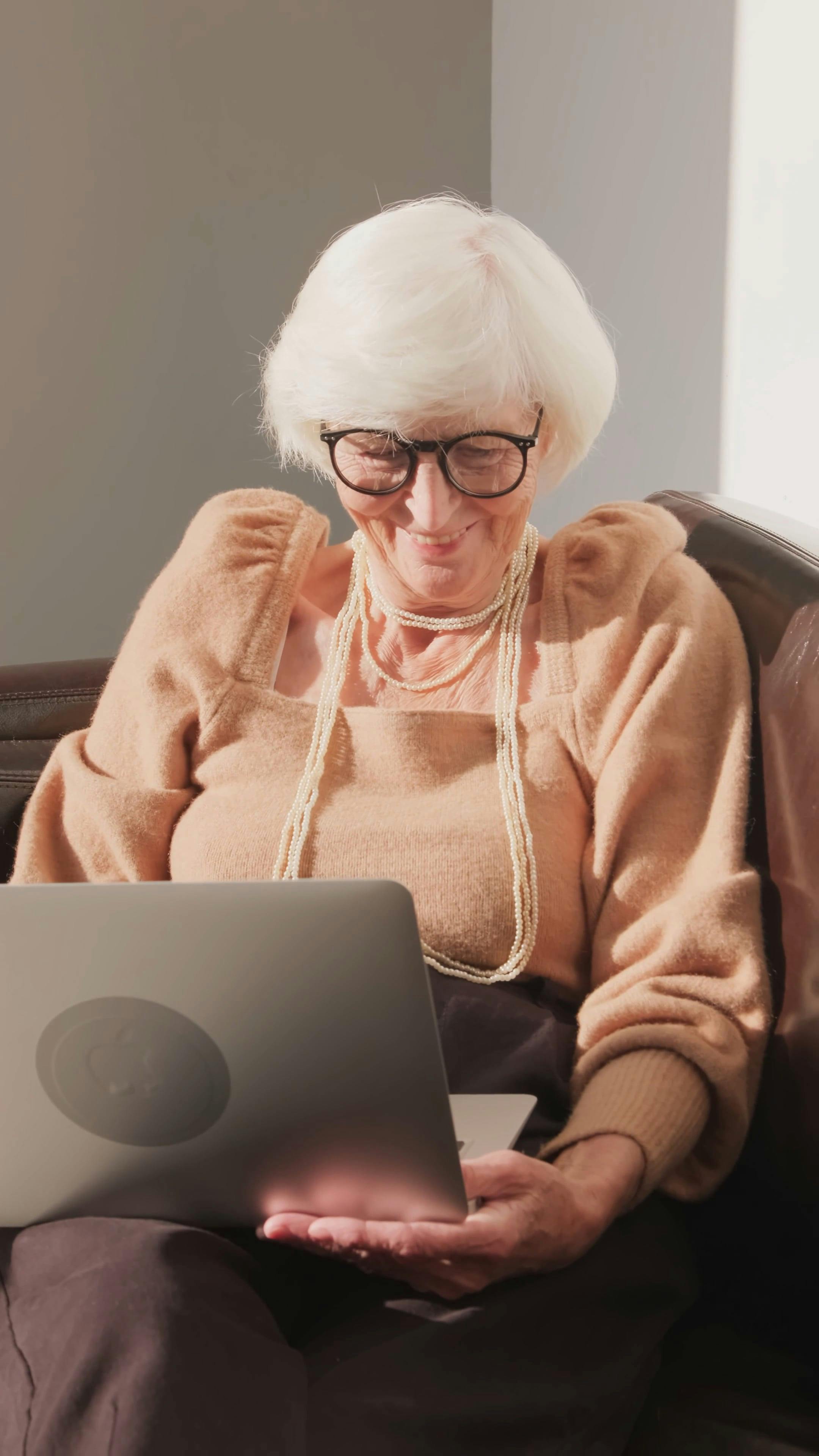 Old Business Woman Working on laptop · Free Stock Video