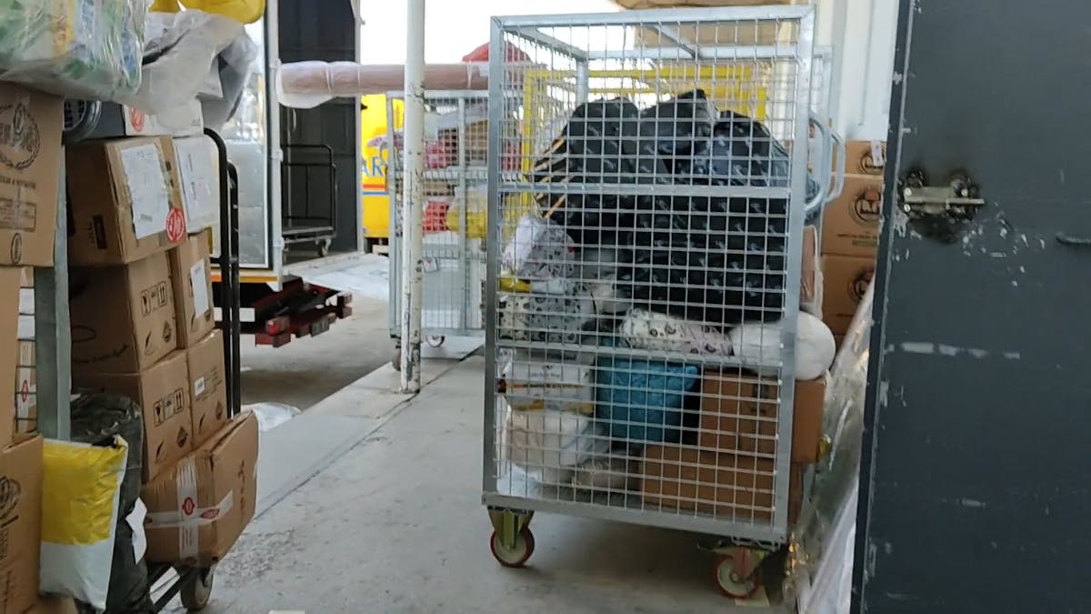 有关保管 保管人 倉庫 分配 卡車 叉车 存貨 工作者 工廠 工業 工業區 库存 库房 庫存品 後勤 盒子 裝