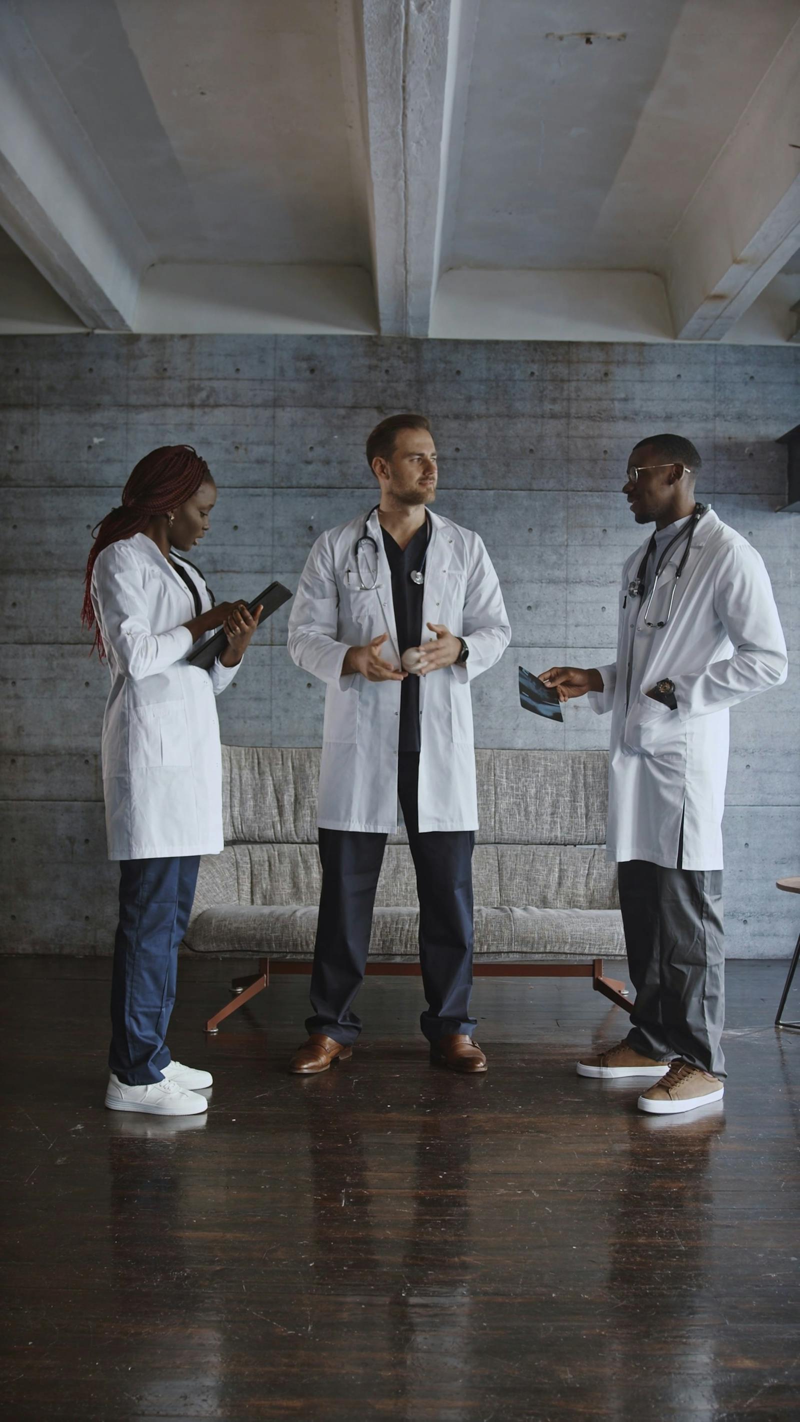 Doctors Talking Videos, Download The BEST Free 4k Stock Video Footage ...