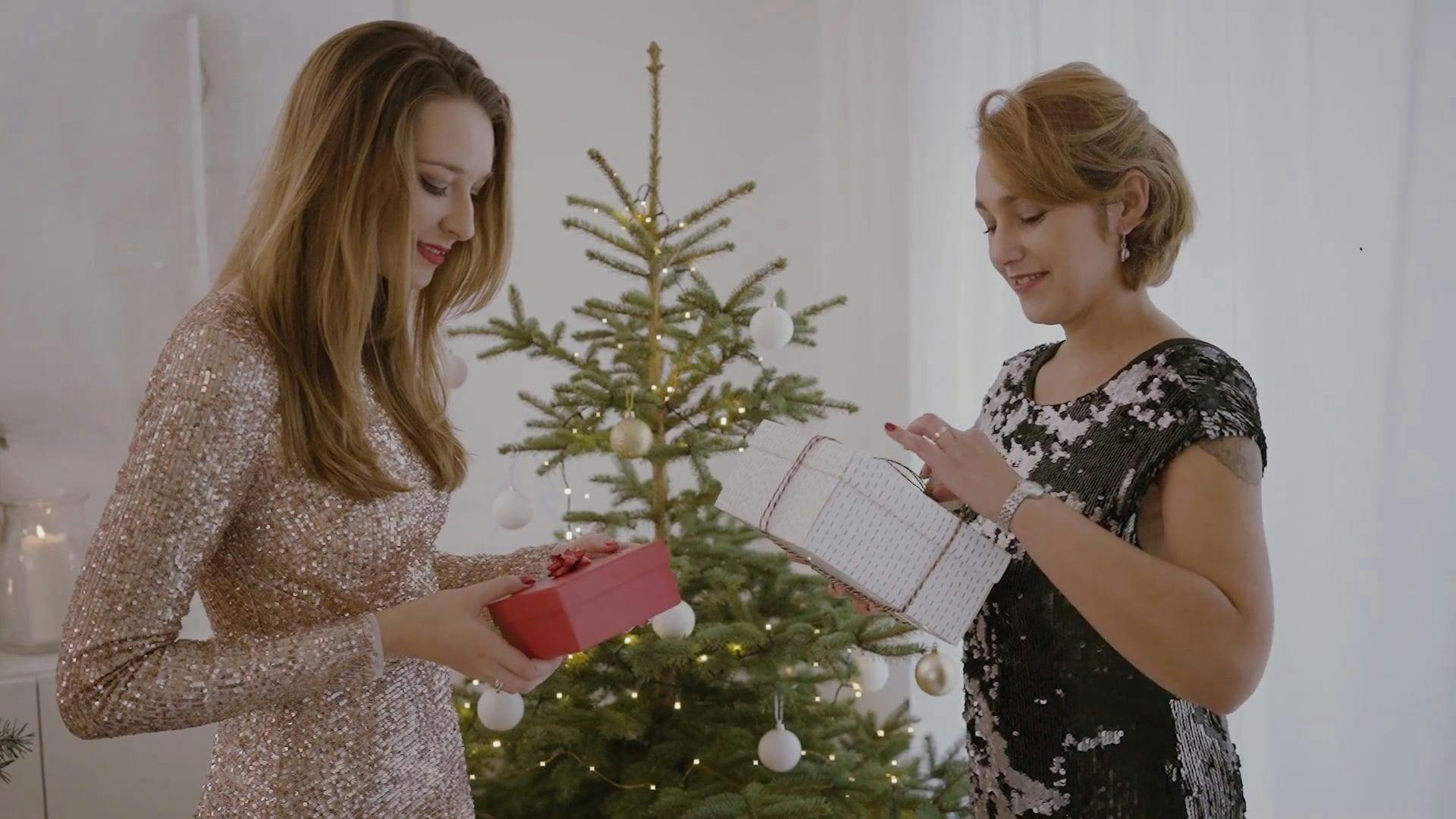 Receiving Gifts Videos, Download The BEST Free 4k Stock Video Footage ...