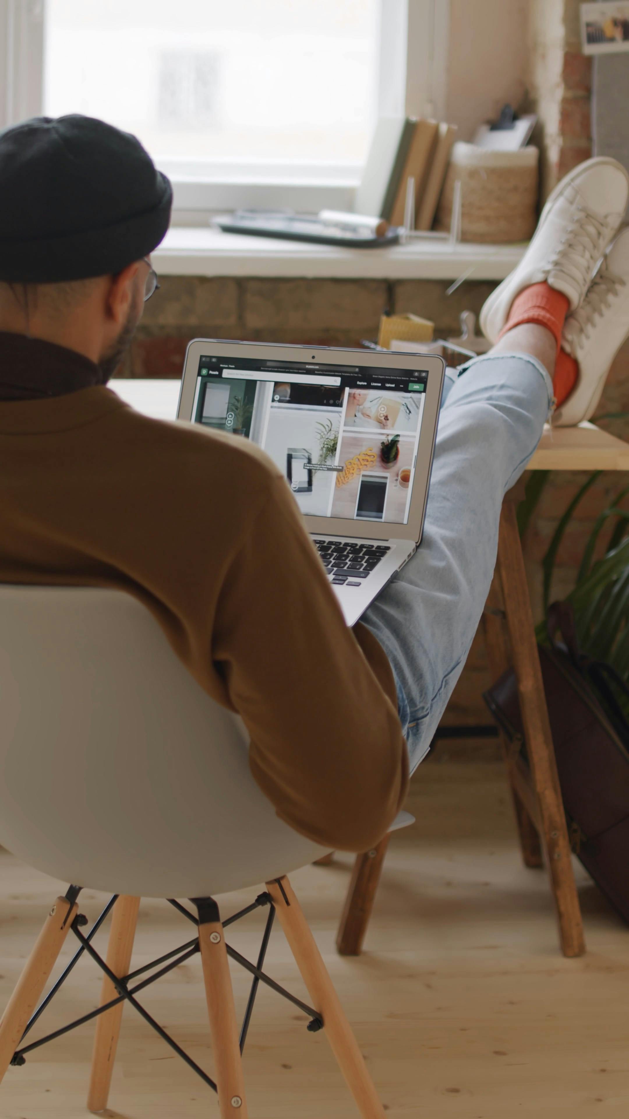 Scrolling On Tiktok Videos, Download The BEST Free 4k Stock Video ...