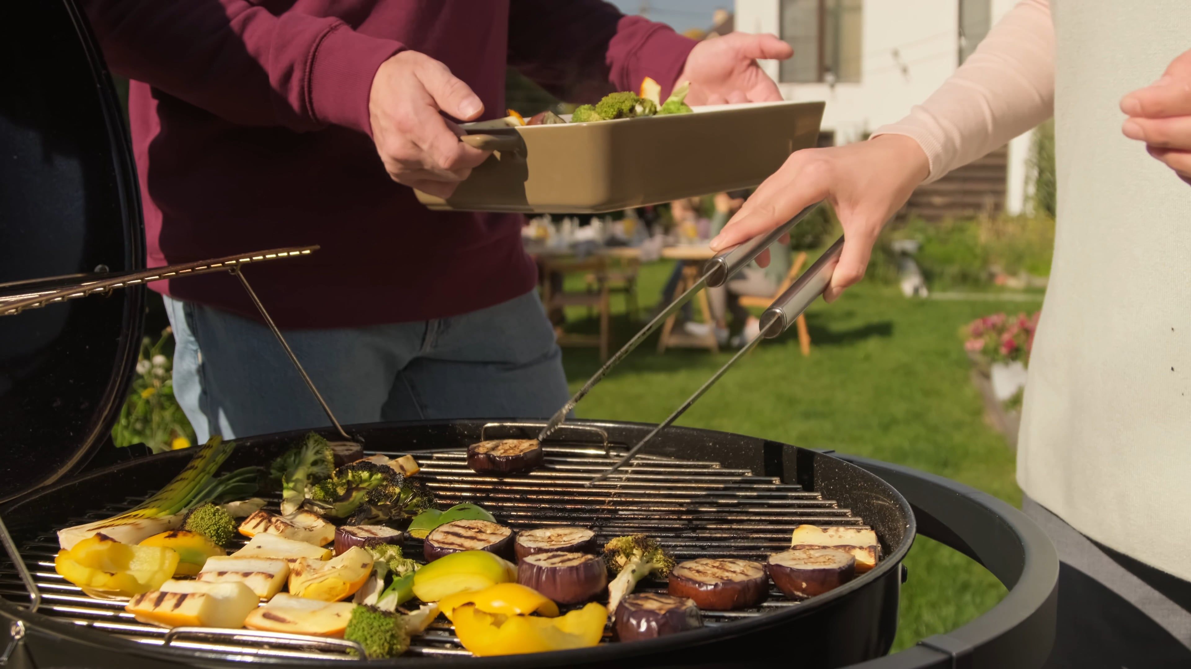 Vídeos de stock gratuitos sobre a la barbacoa, a la parrilla, barbacoa