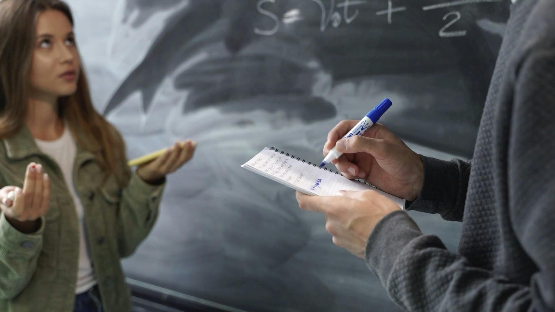 Vídeos de stock gratuitos sobre académico, adentro, alfabetismo ...