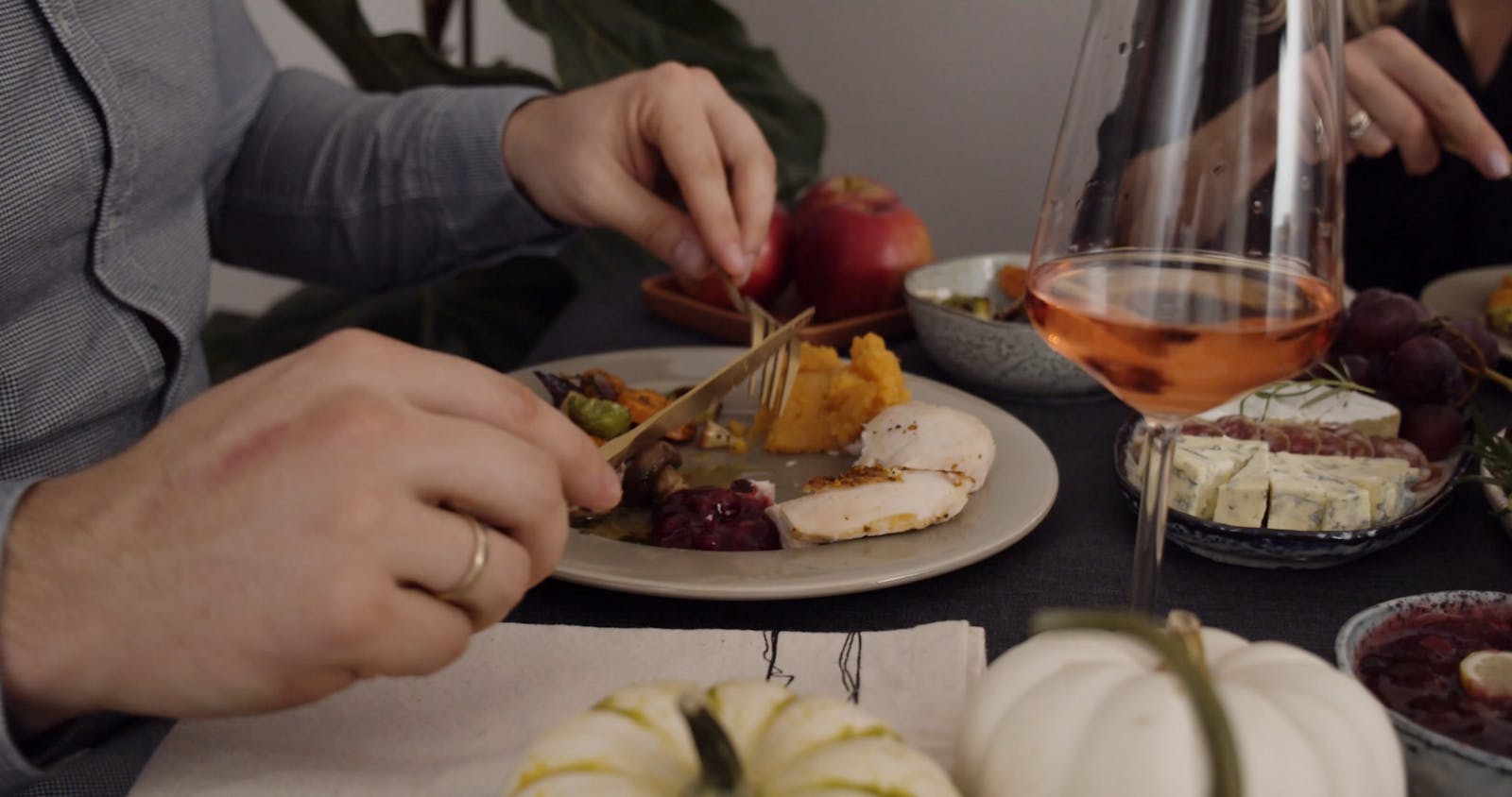 Thanksgiving Dinner Videos, Download The BEST Free 4k Stock Video Footage & Thanksgiving Dinner ...