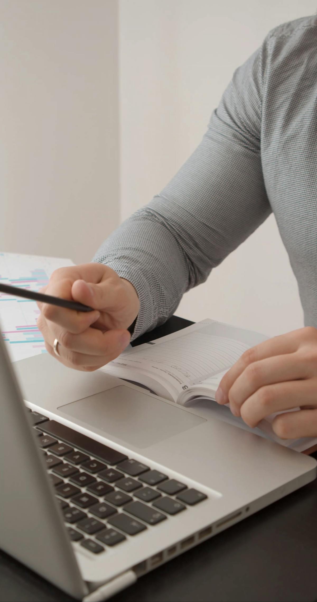 Man Working Videos, Download The BEST Free 4k Stock Video Footage & Man ...