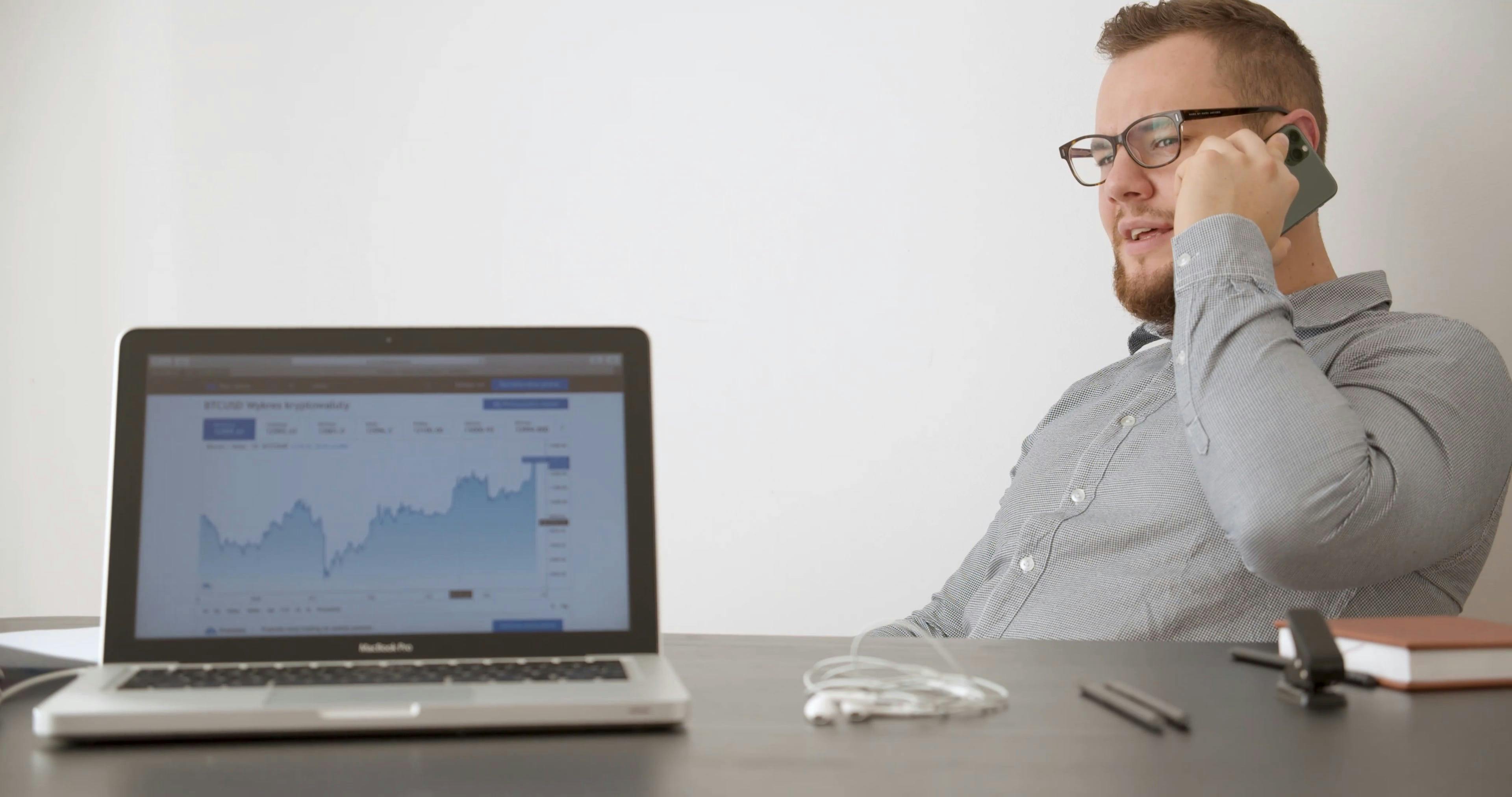 Man Taking Notes Free Stock Video Footage, Royalty-Free 4K & HD Video Clip