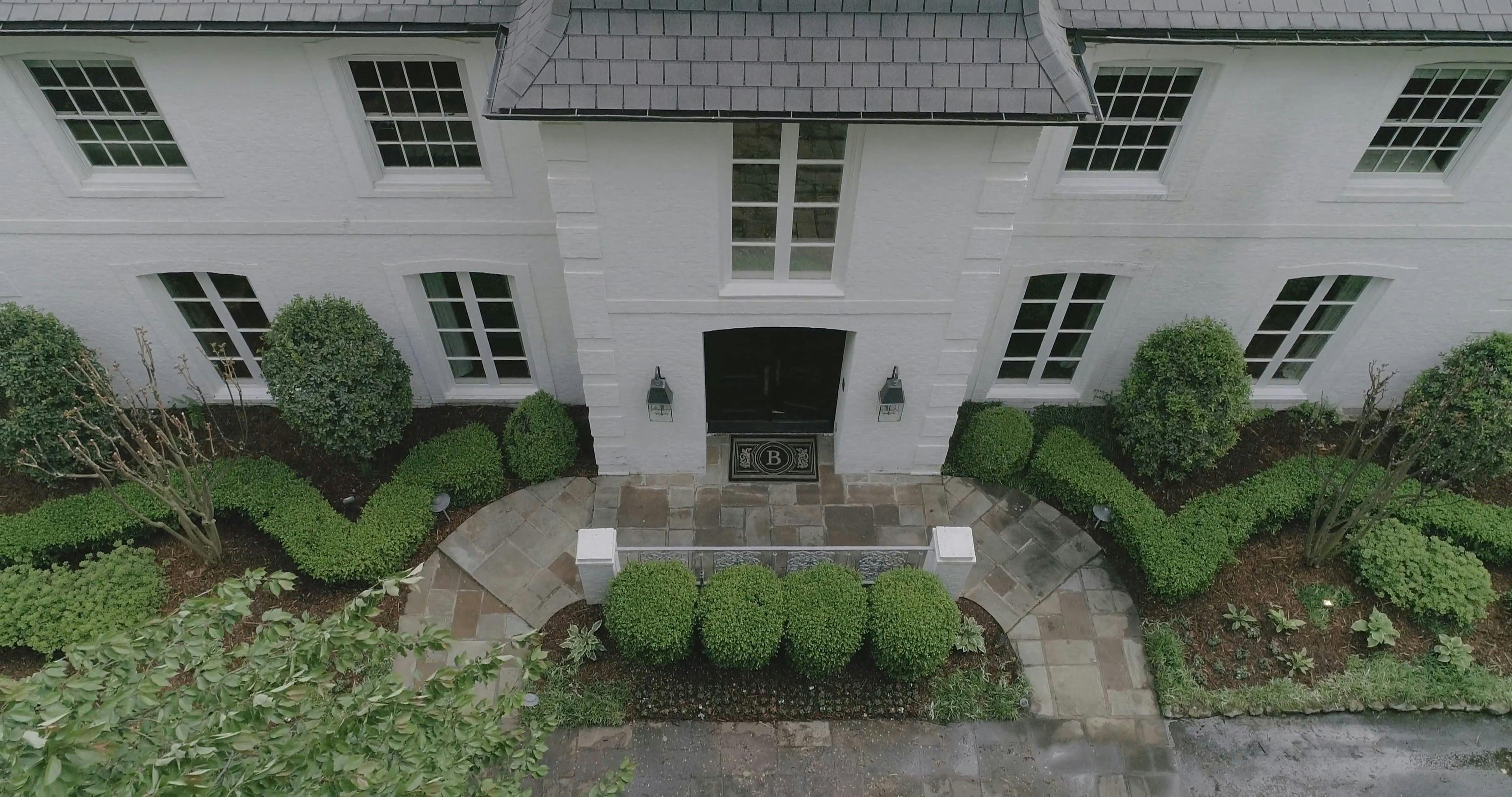 Aerial Footage of a Mansion · Free Stock Video