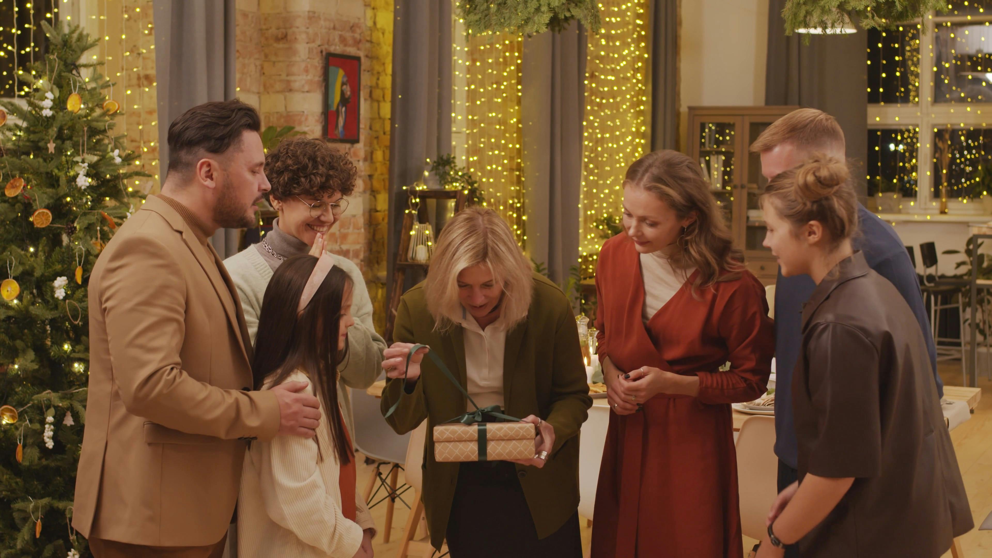 Human Open A Big Box And Get Surprise Videos, Download The BEST Free 4k ...