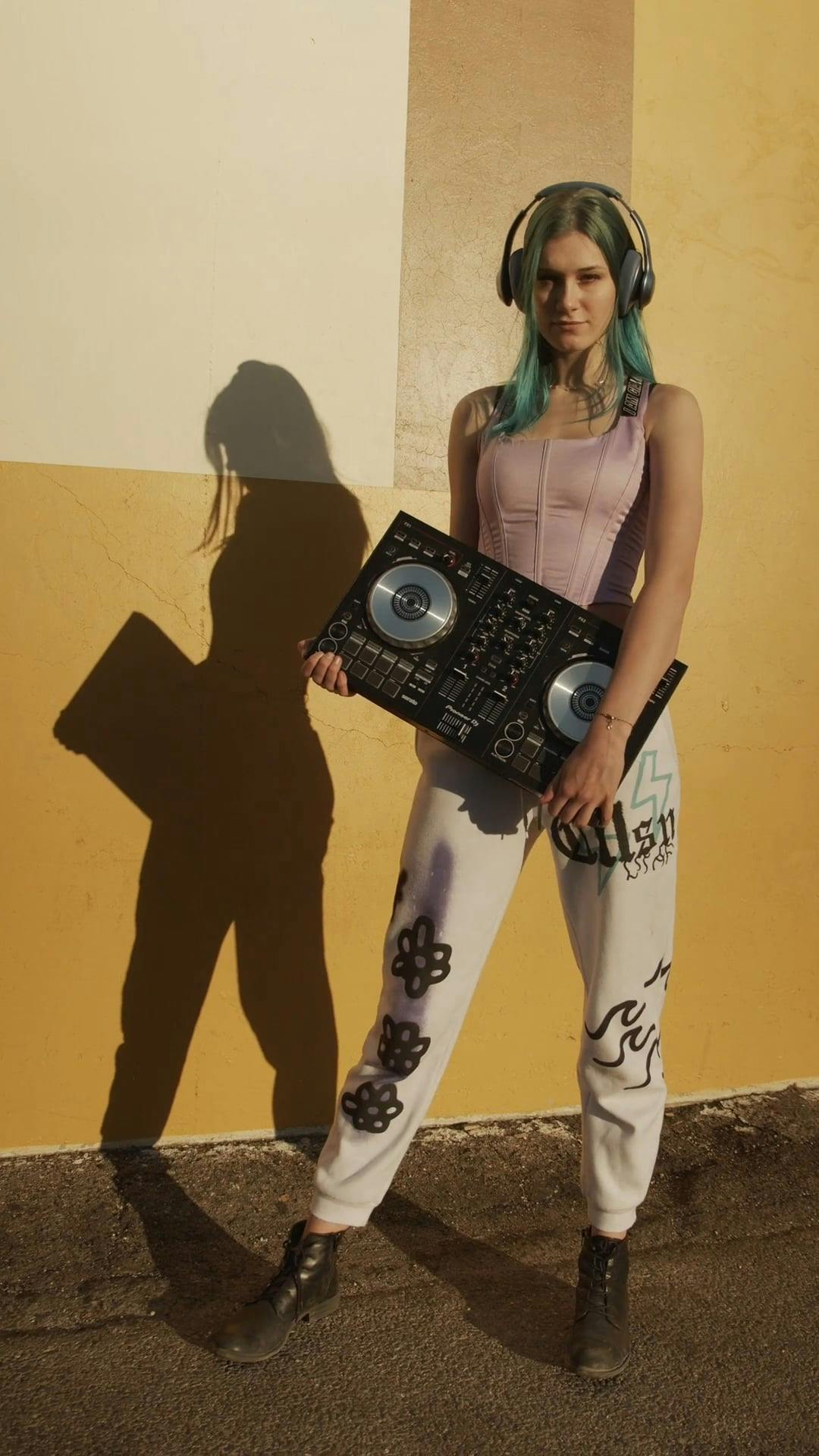 Dj Model Videos, Download The BEST Free 4k Stock Video Footage & Dj ...