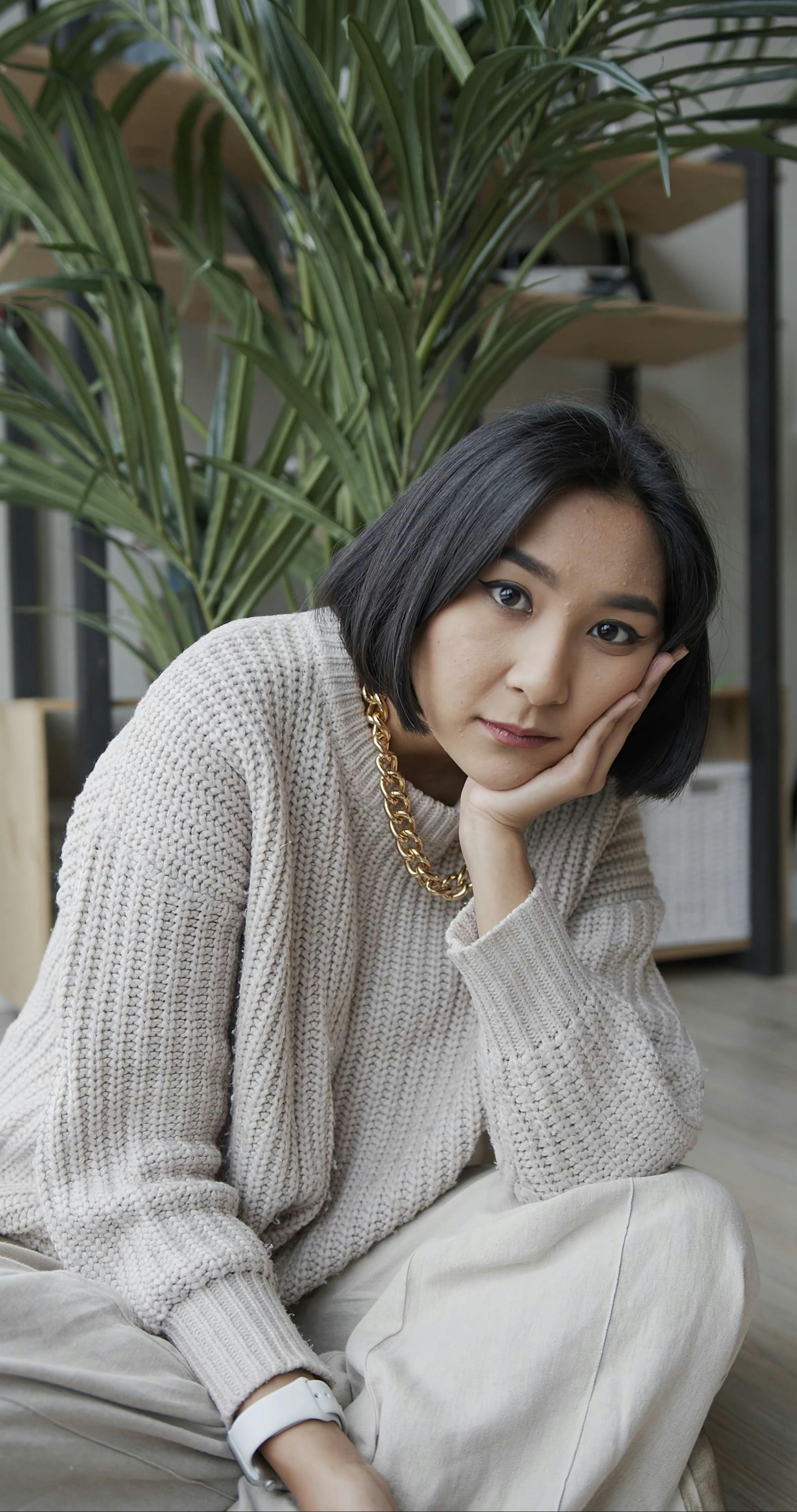 Girl Wearing a Gold Chain Free Stock Video Footage, Royalty-Free 4K ...