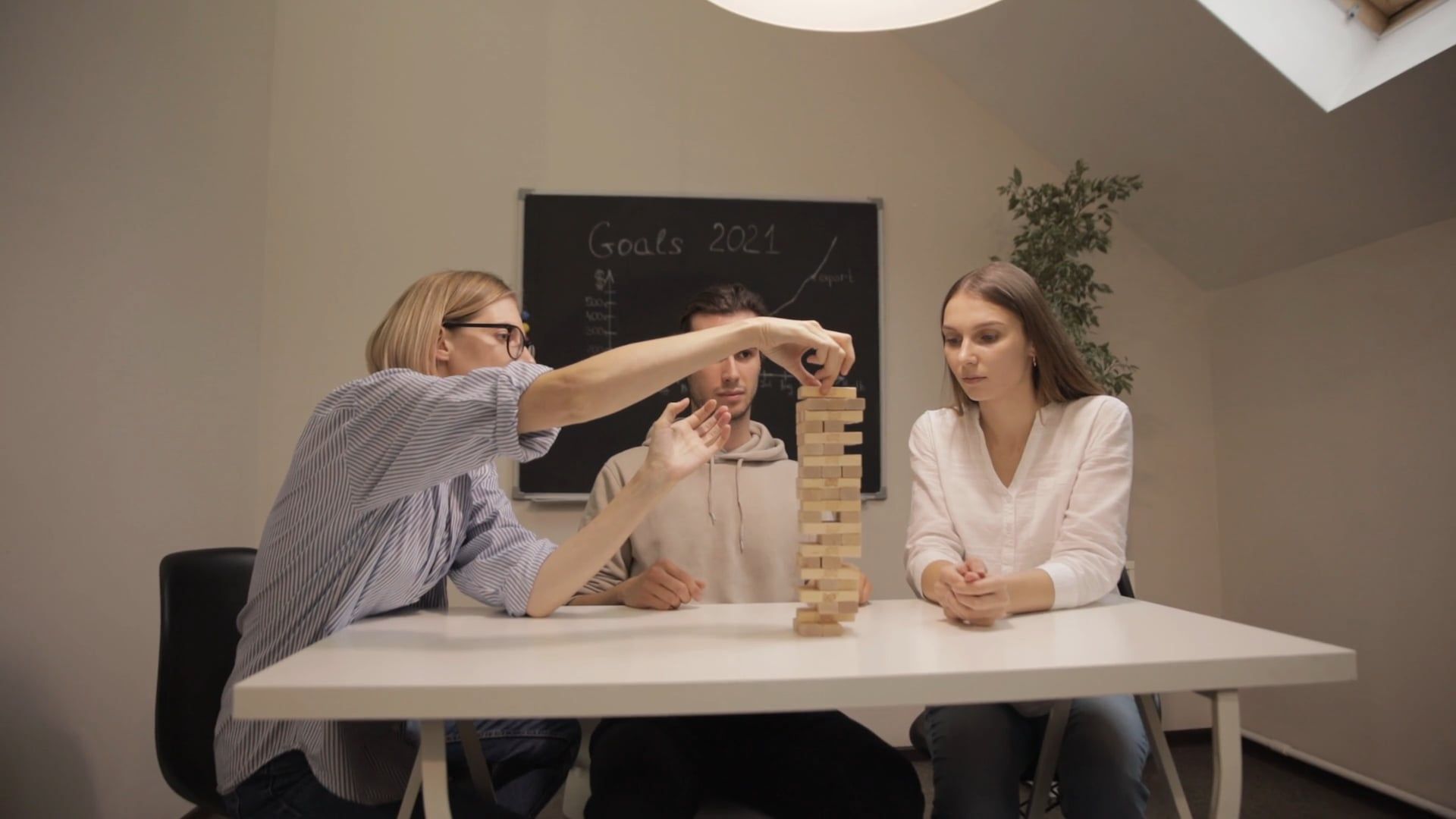 Coworkers Playing Jenga in the Office · Free Stock Video
