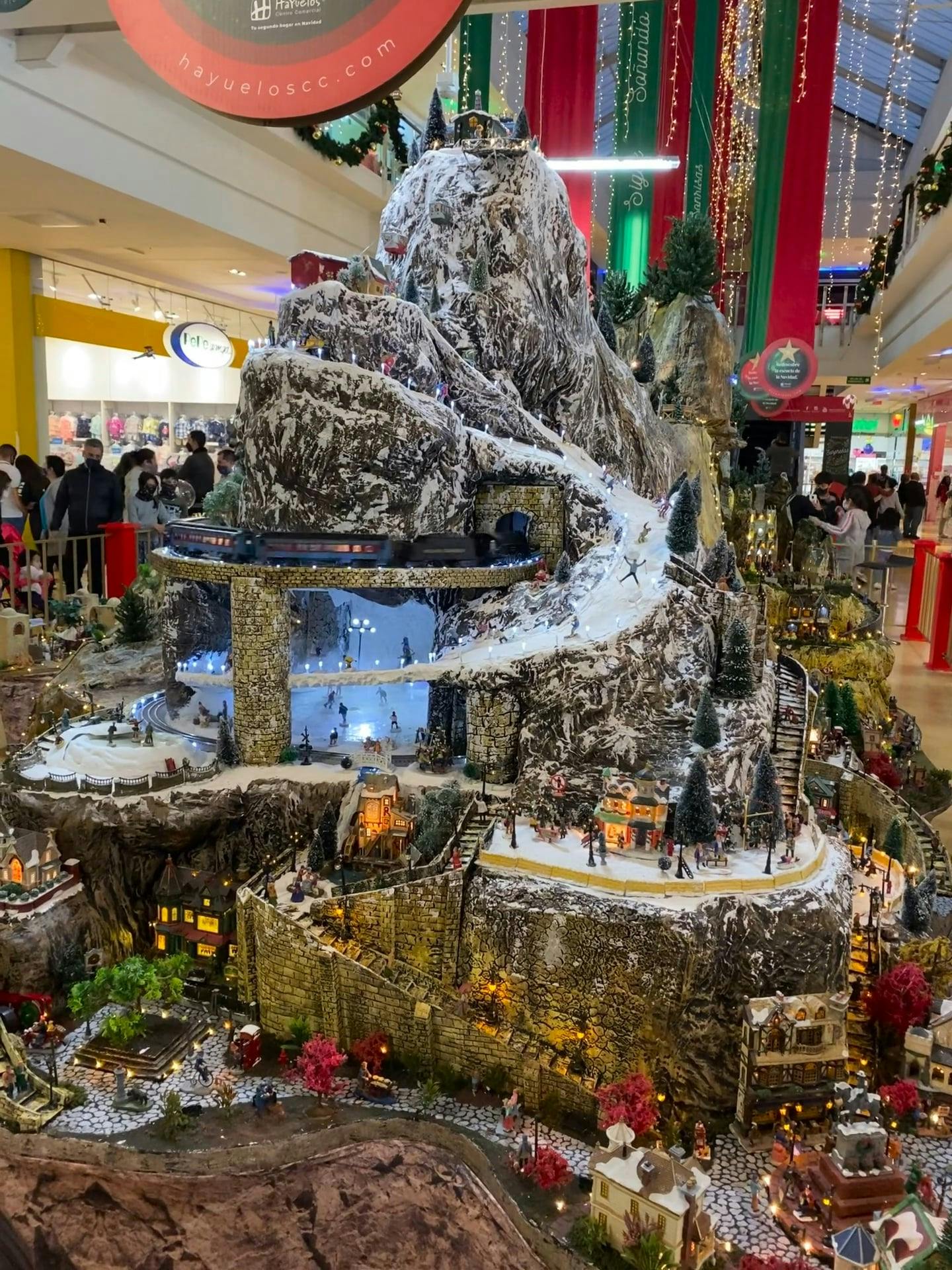 A Toy Train in the Mall · Free Stock Video