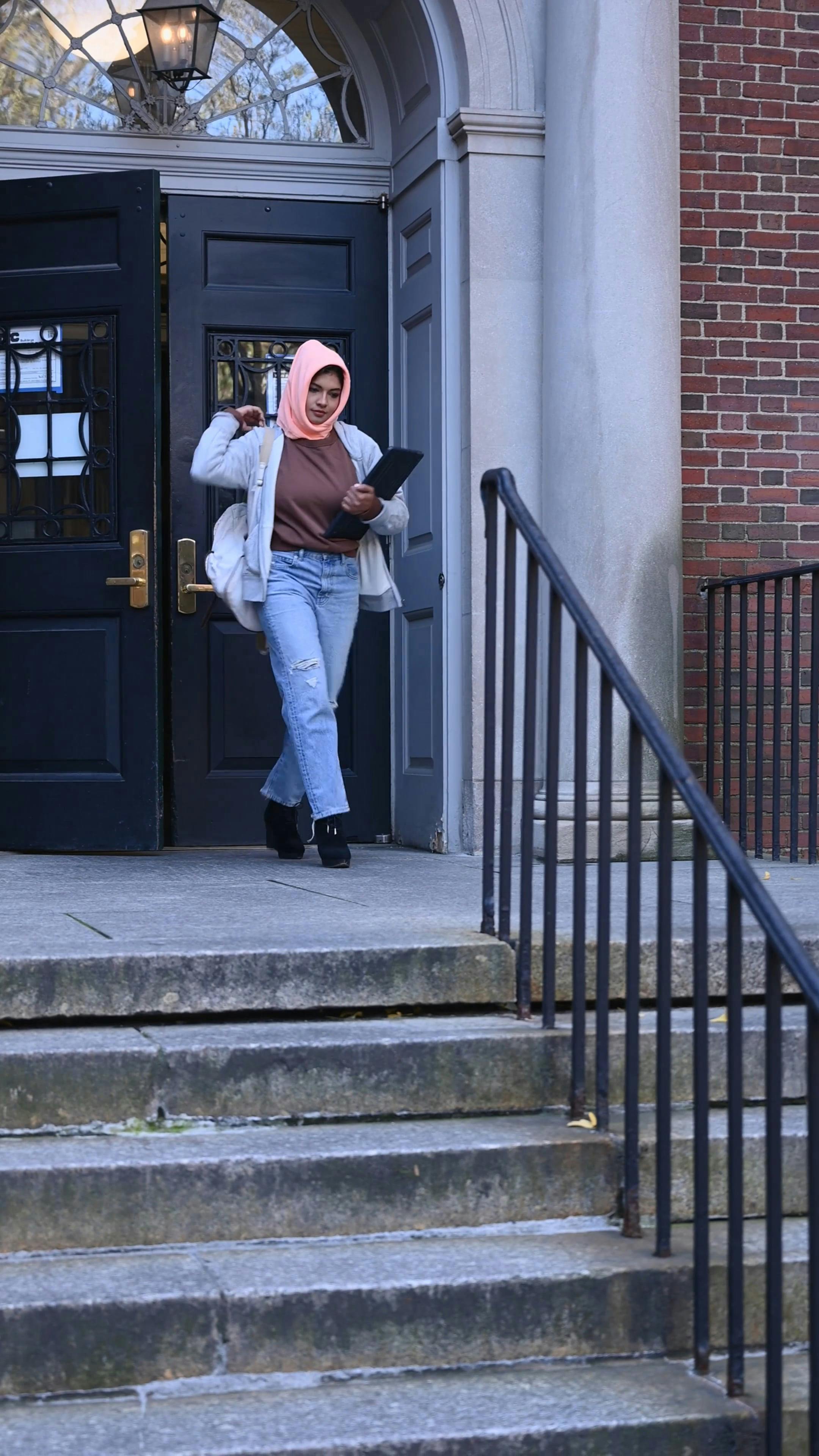 Women Wearing Jeans Walking Videos, Download The BEST Free 4k Stock ...