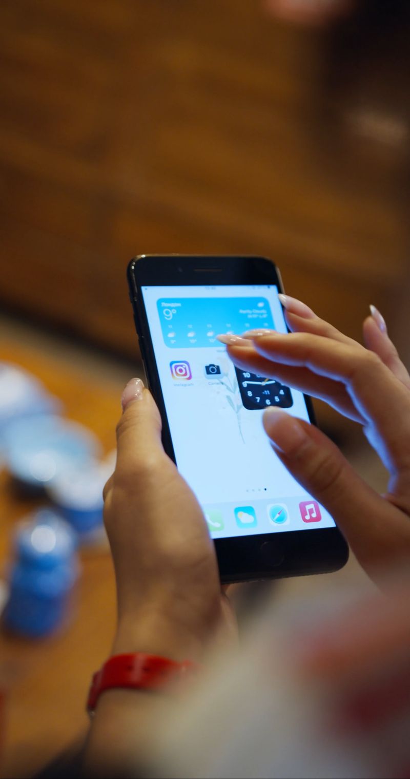 Scrolling Instagram Videos, Download The BEST Free 4k Stock Video ...