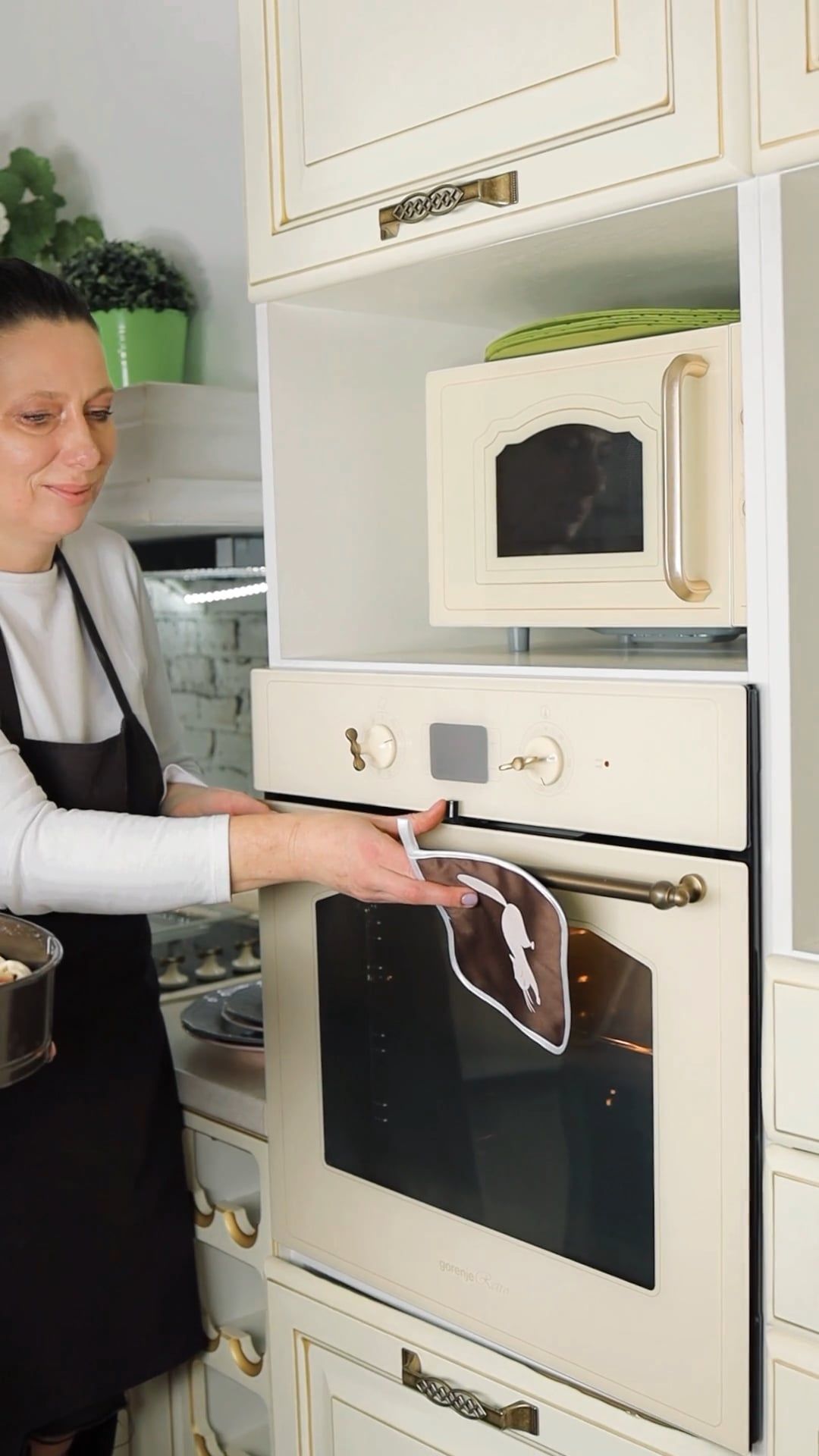 Woman using Oven to Bake Free Stock Video Footage, Royalty-Free 4K & HD ...