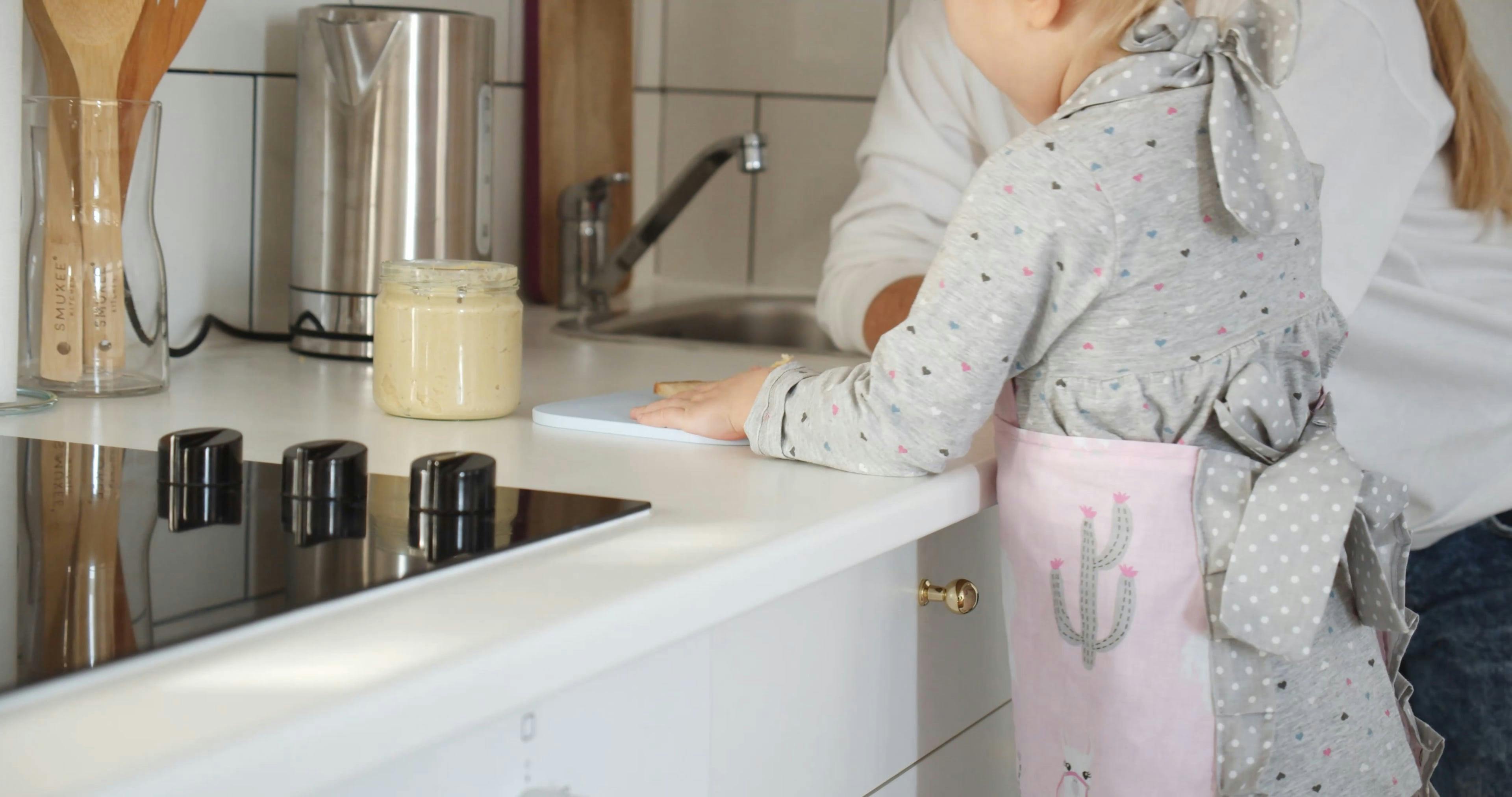 Kitchen Helper Videos, Download The BEST Free 4k Stock Video Footage ...