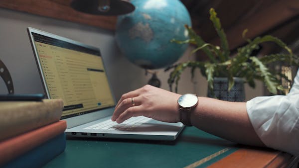 Email Videos, Download The BEST Free 4k Stock Video Footage & Email HD ...