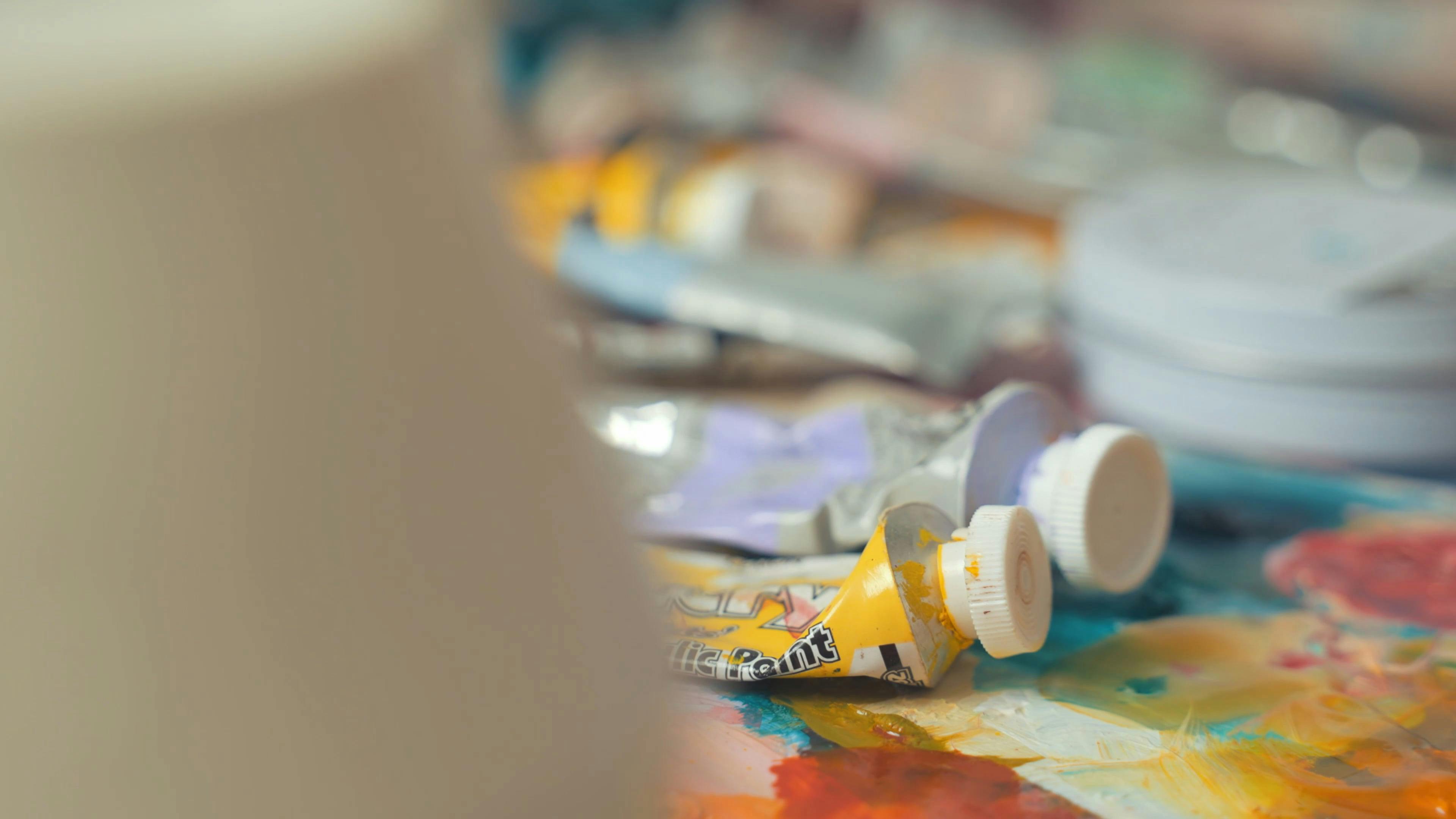 Close up of a Person Shaking a Can of Spray Paint Free Stock Video ...