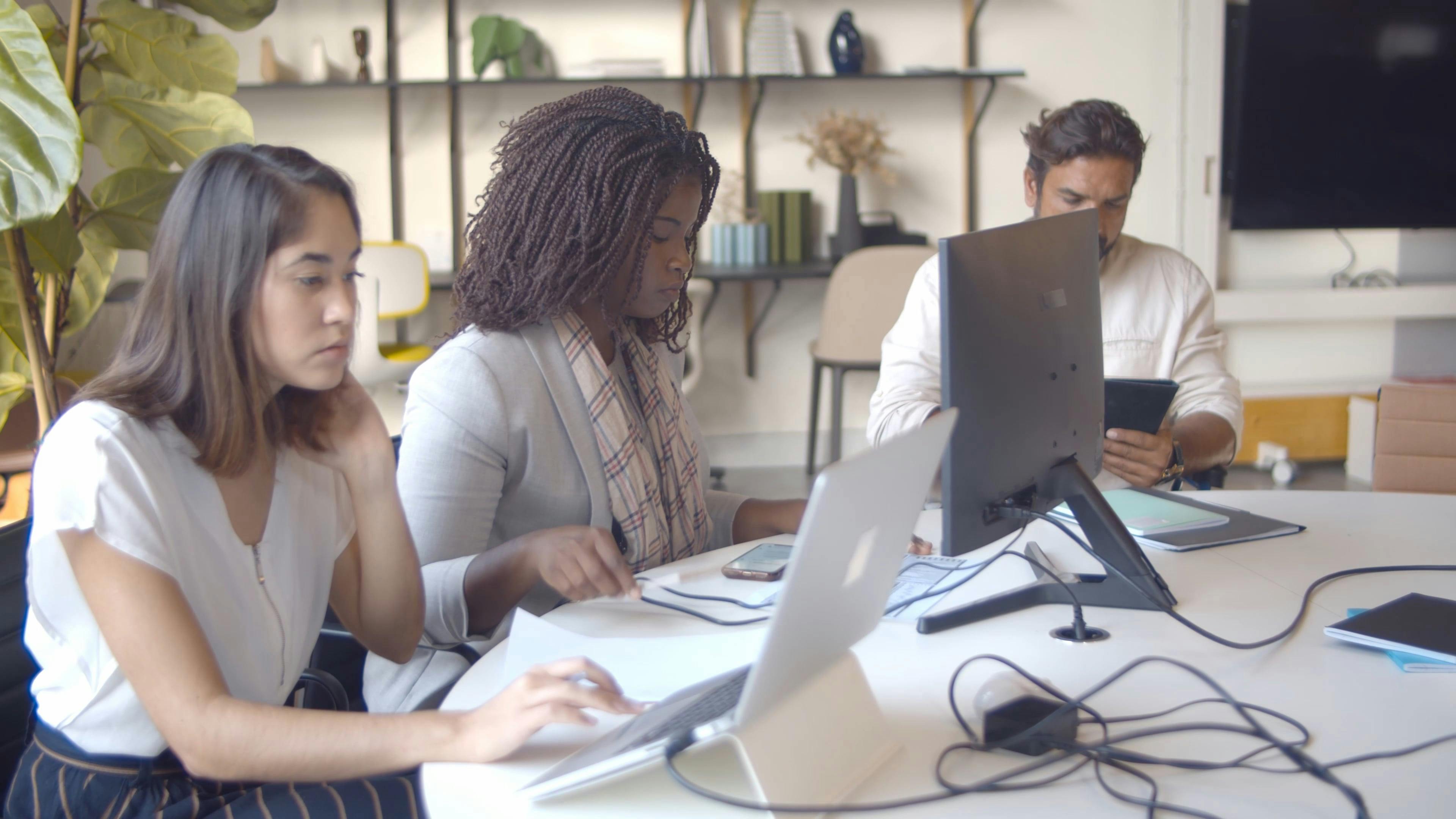 People Working in the Office · Free Stock Video