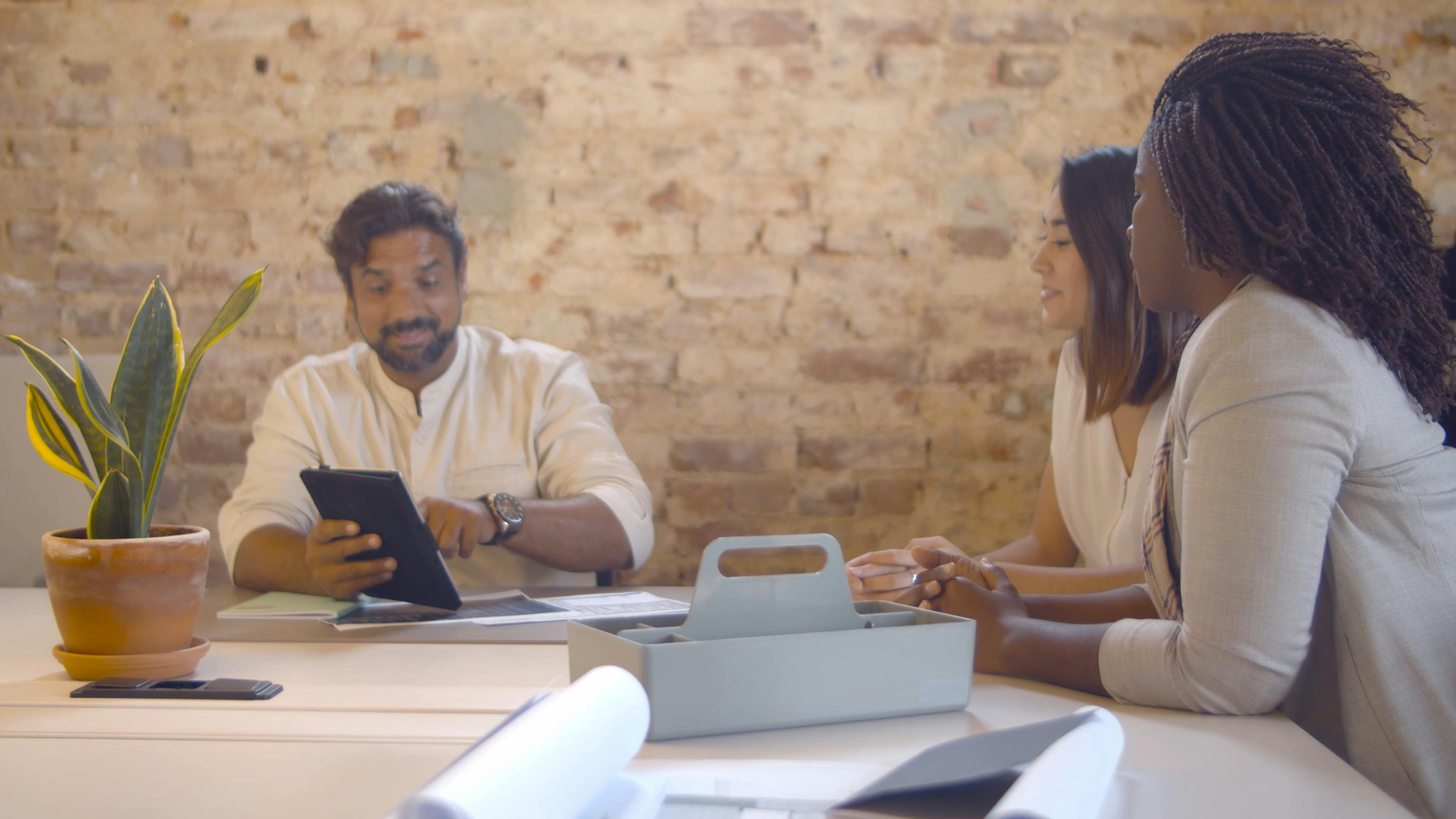 People Collaborating And Cheering Videos, Download The BEST Free 4k ...