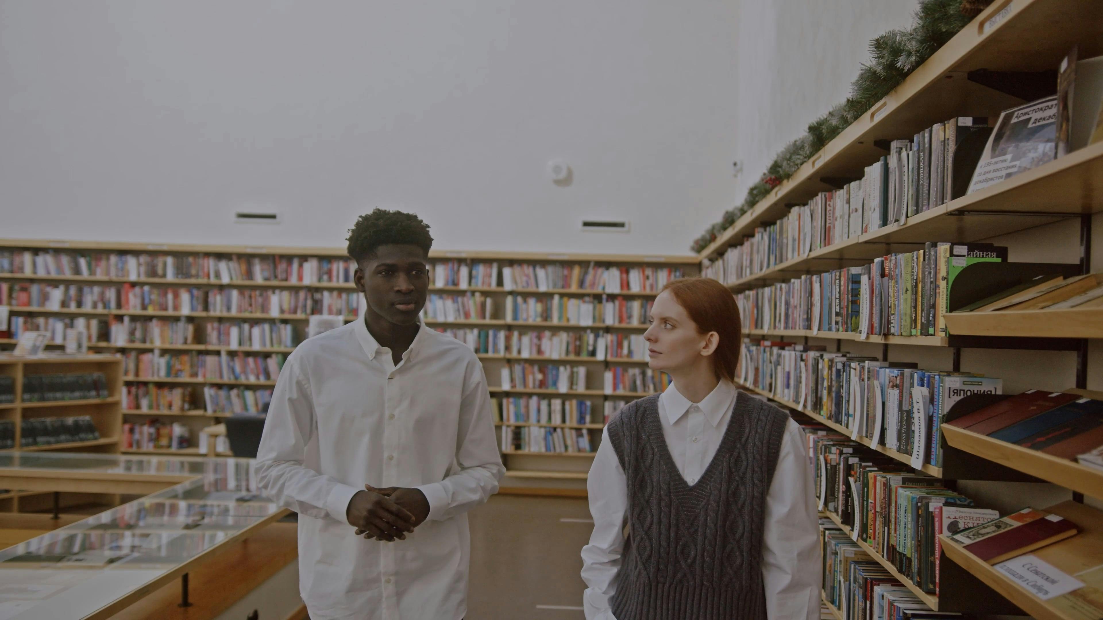 Couple in a Library · Free Stock Video