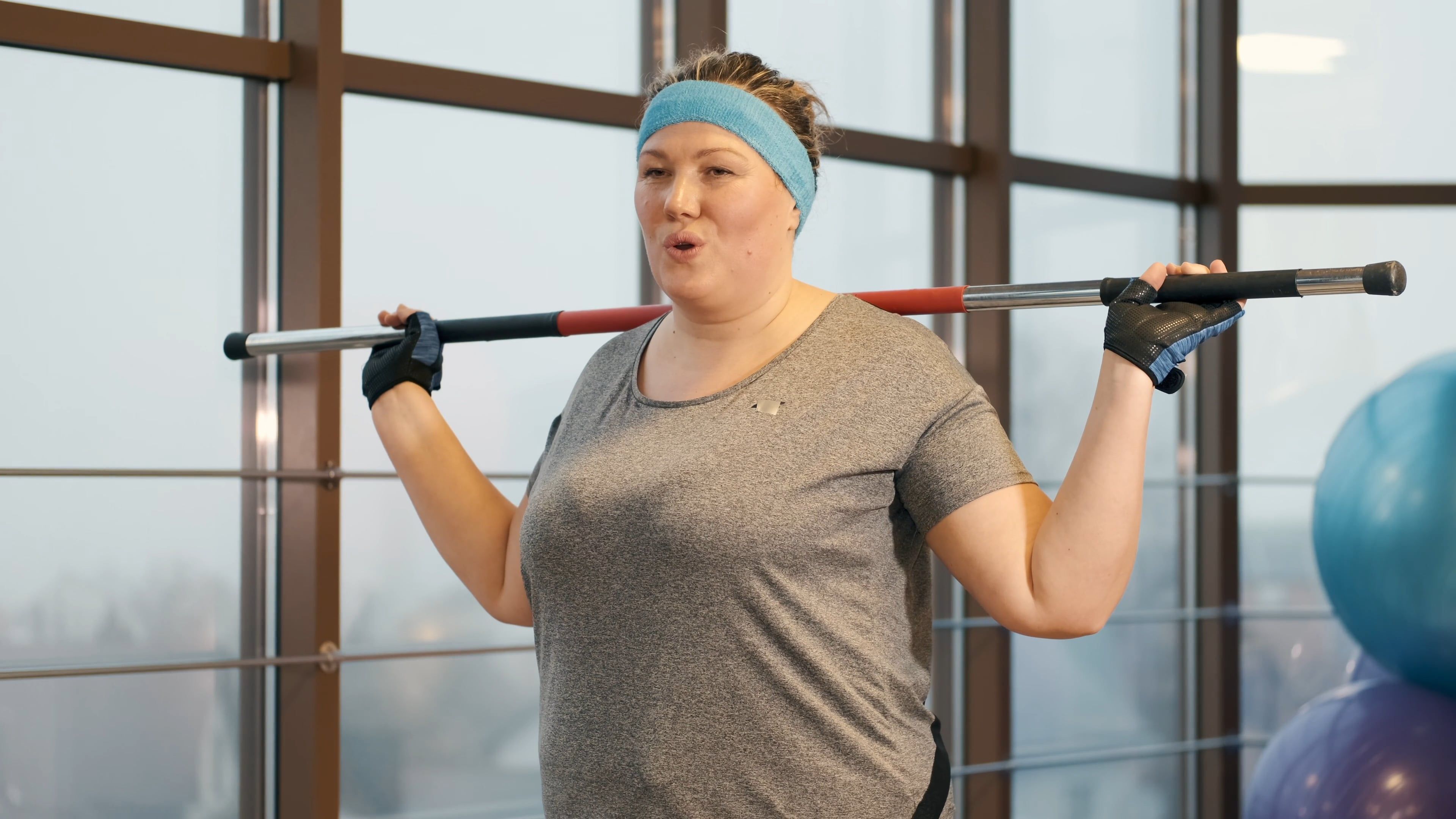 Woman Lifting Weight at Gym · Free Stock Video