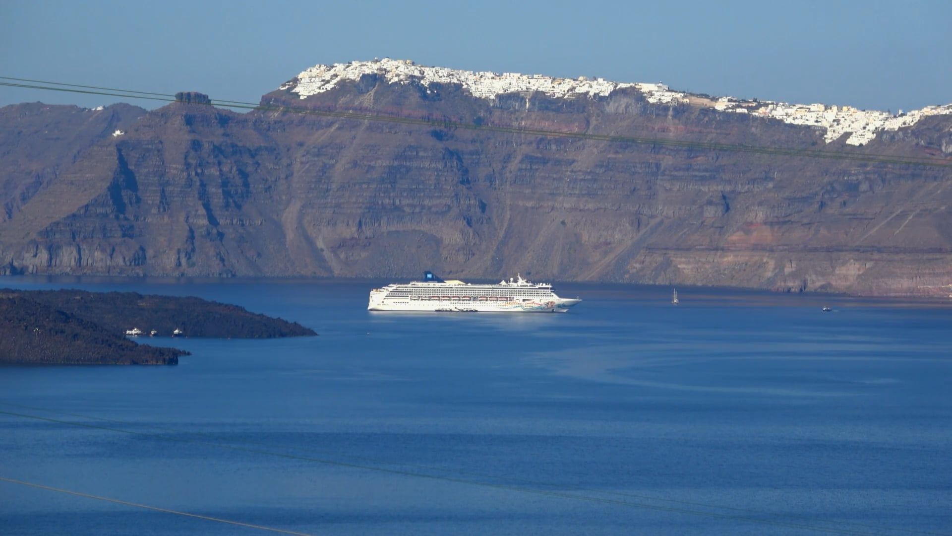 A Cruise Ship in the Middle of the Sea · Free Stock Video