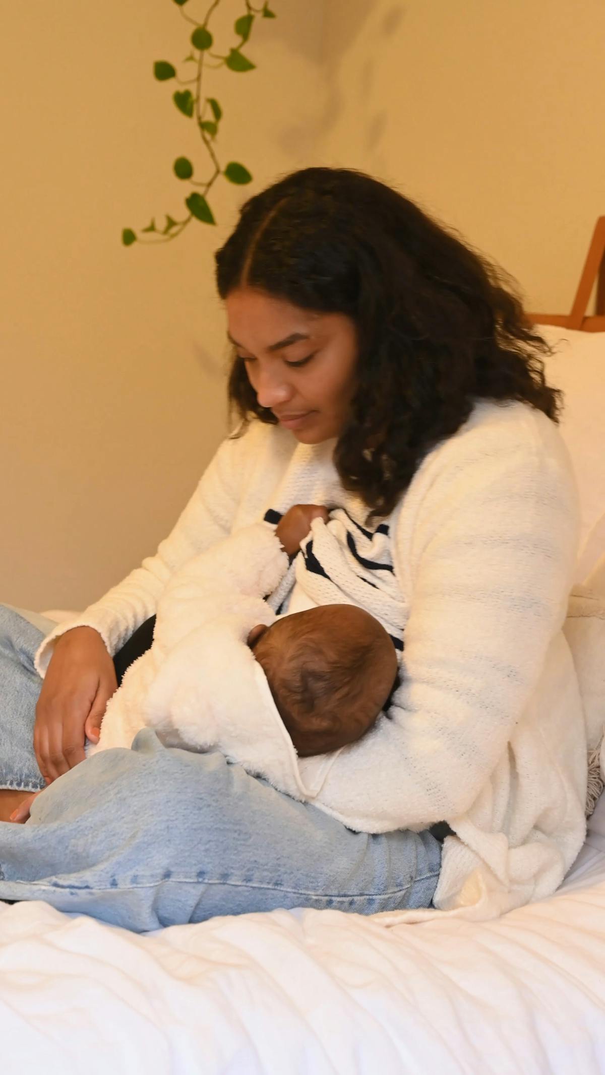 Women Breastfeeding Videos, Download The BEST Free 4k Stock Video ...