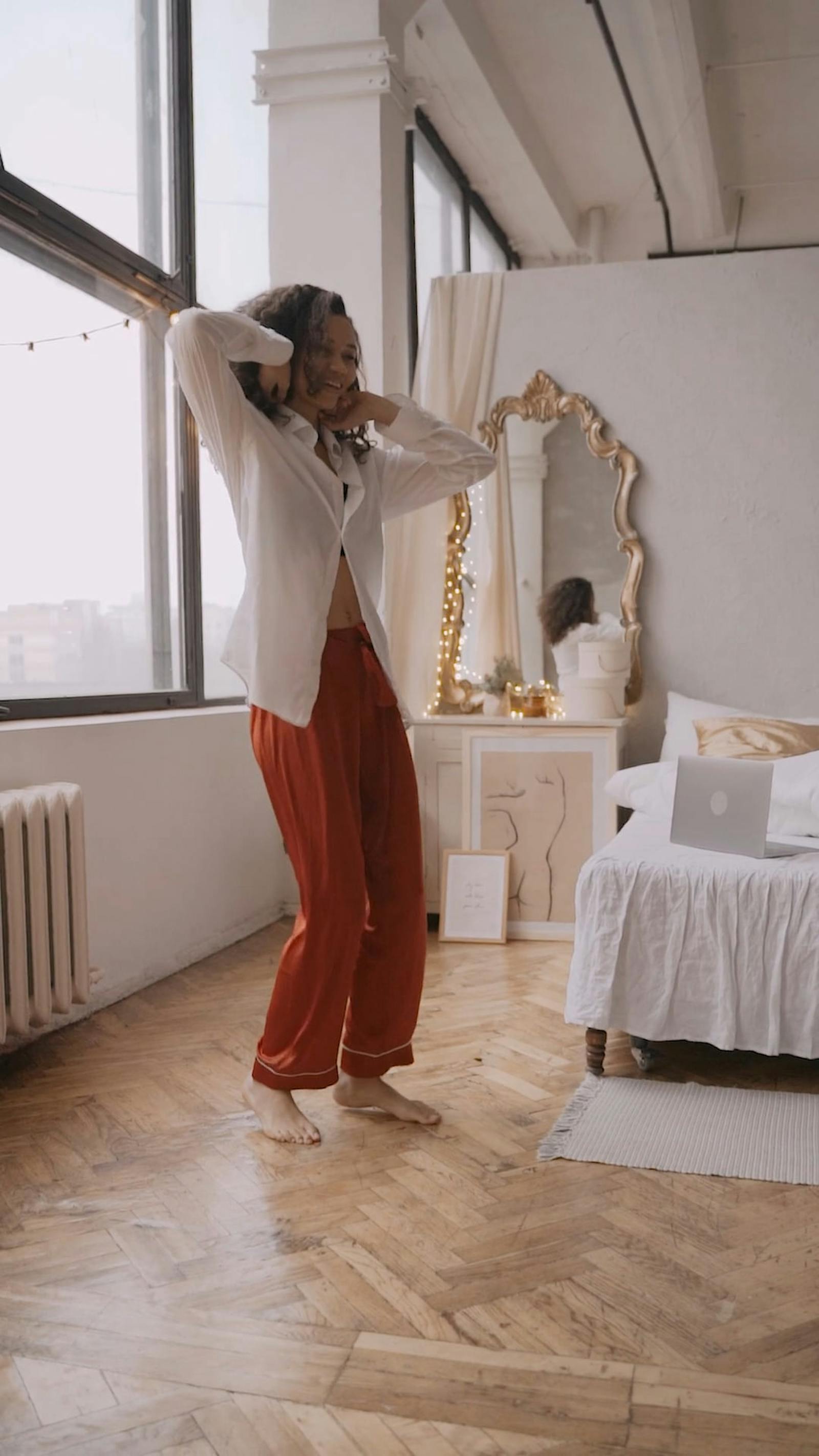 Laptop Dance Videos, Download The BEST Free 4k Stock Video Footage ...