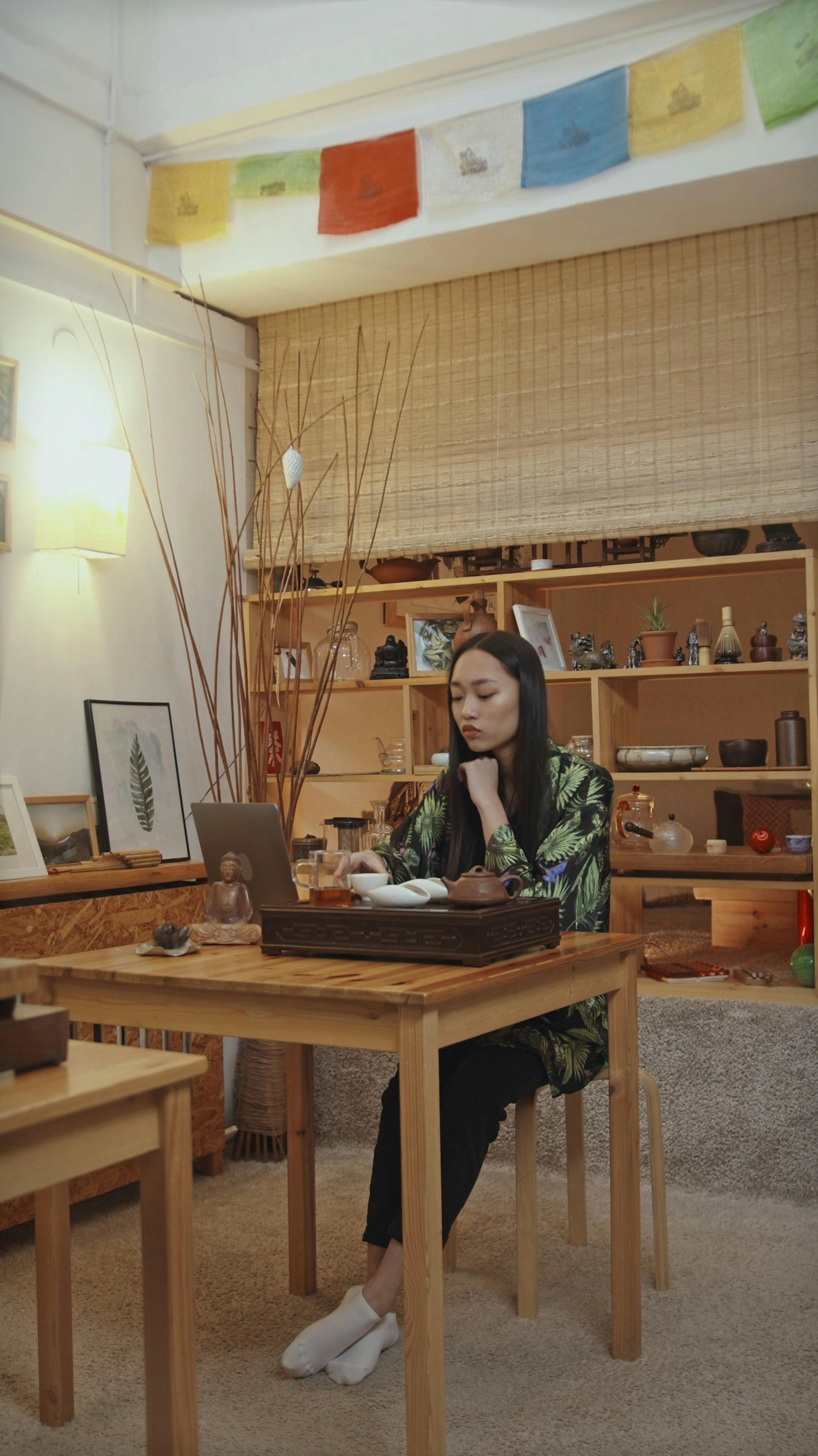 Call Cards Videos, Download The BEST Free 4k Stock Video Footage & Call ...