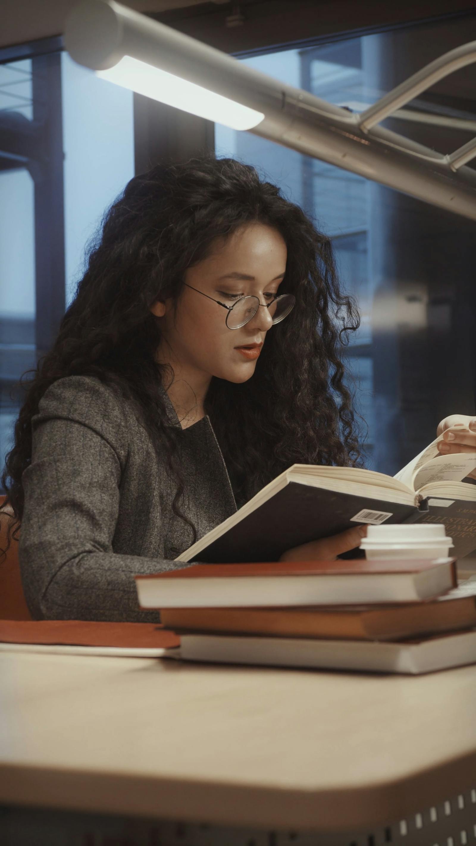 Reading A Book Videos, Download The BEST Free 4k Stock Video Footage ...