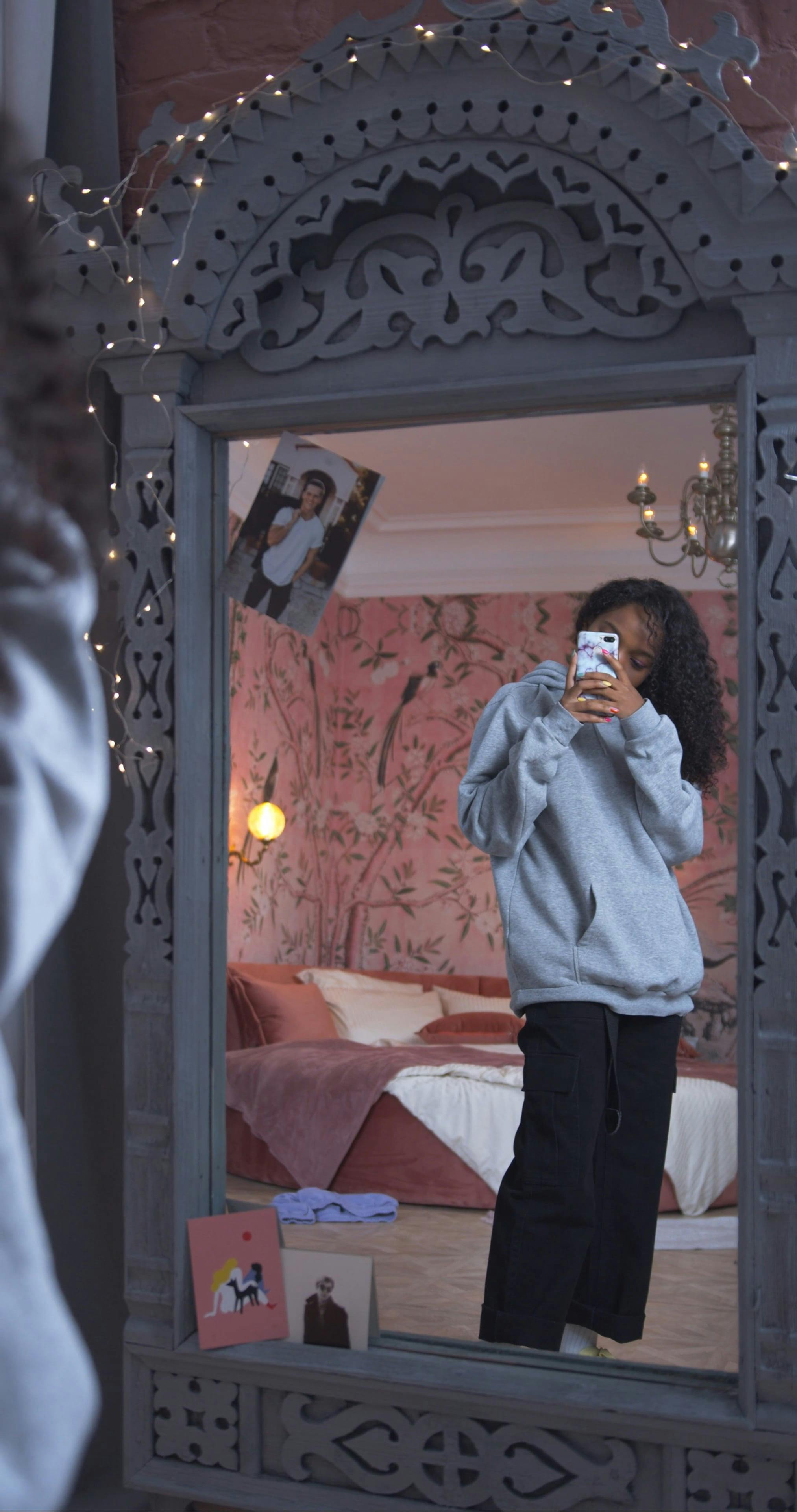 Mirror Selfie Girls Videos, Download The BEST Free 4k Stock Video ...