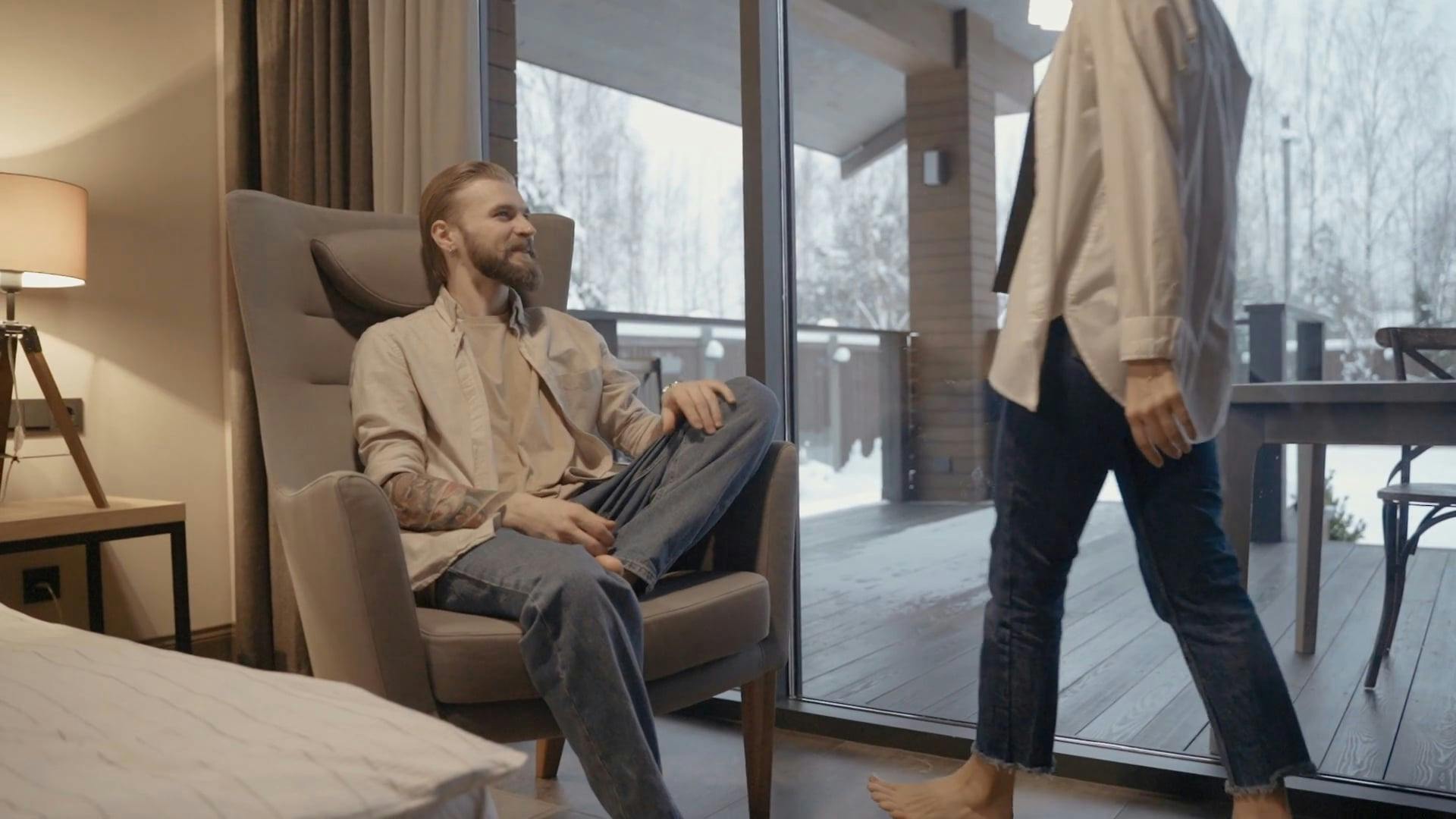 Walking Into A Room Full Of People Videos, Download The BEST Free 4k ...