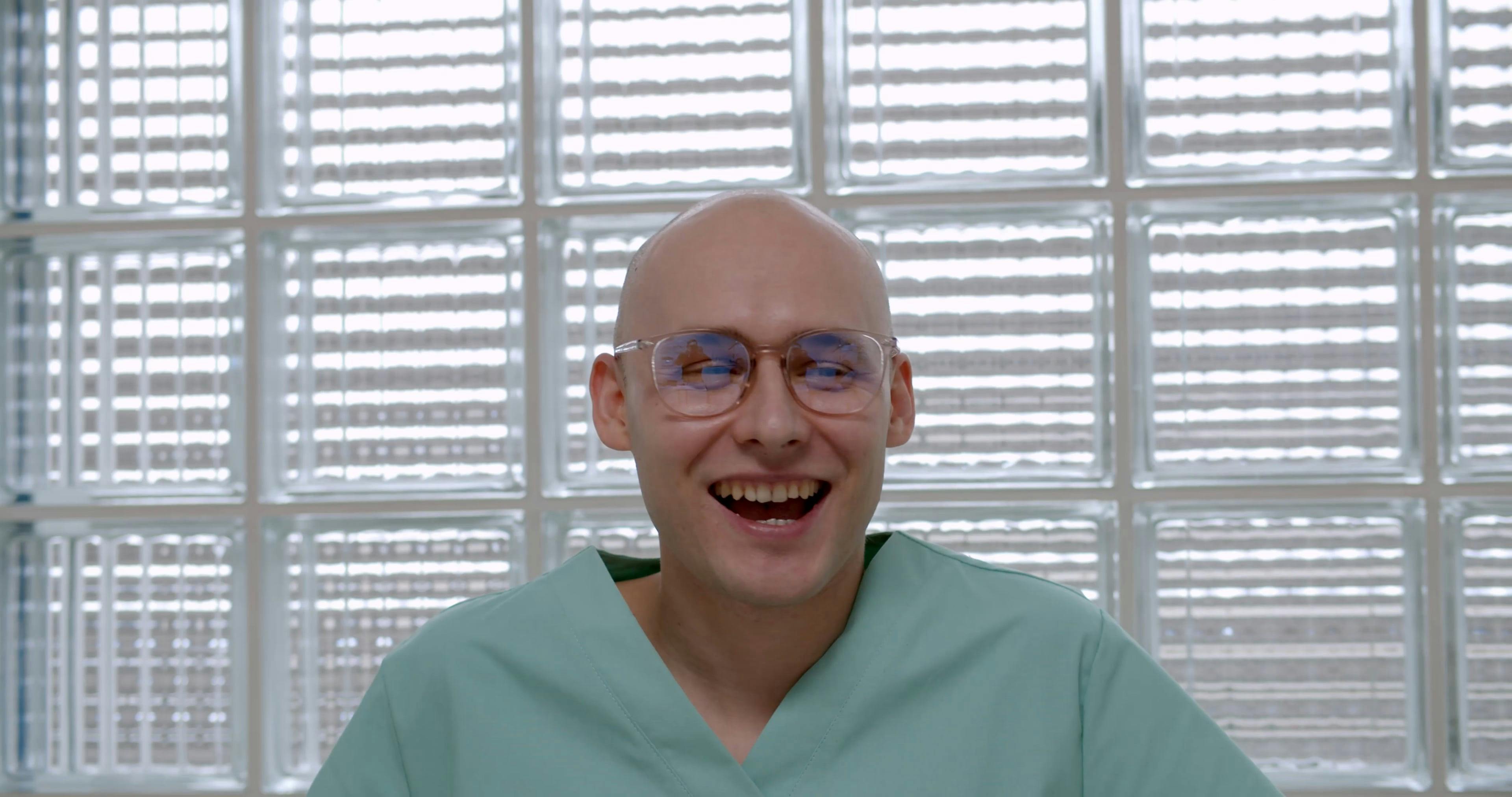 Vídeo profissional gratuito de aconchego, alegre, ambiente clínico ...