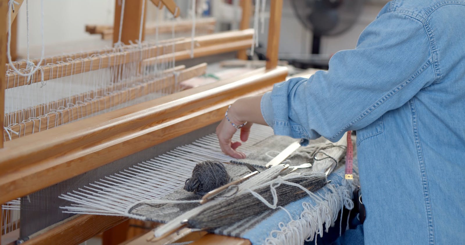 Weaving Videos, Download The BEST Free 4k Stock Video Footage & Weaving ...