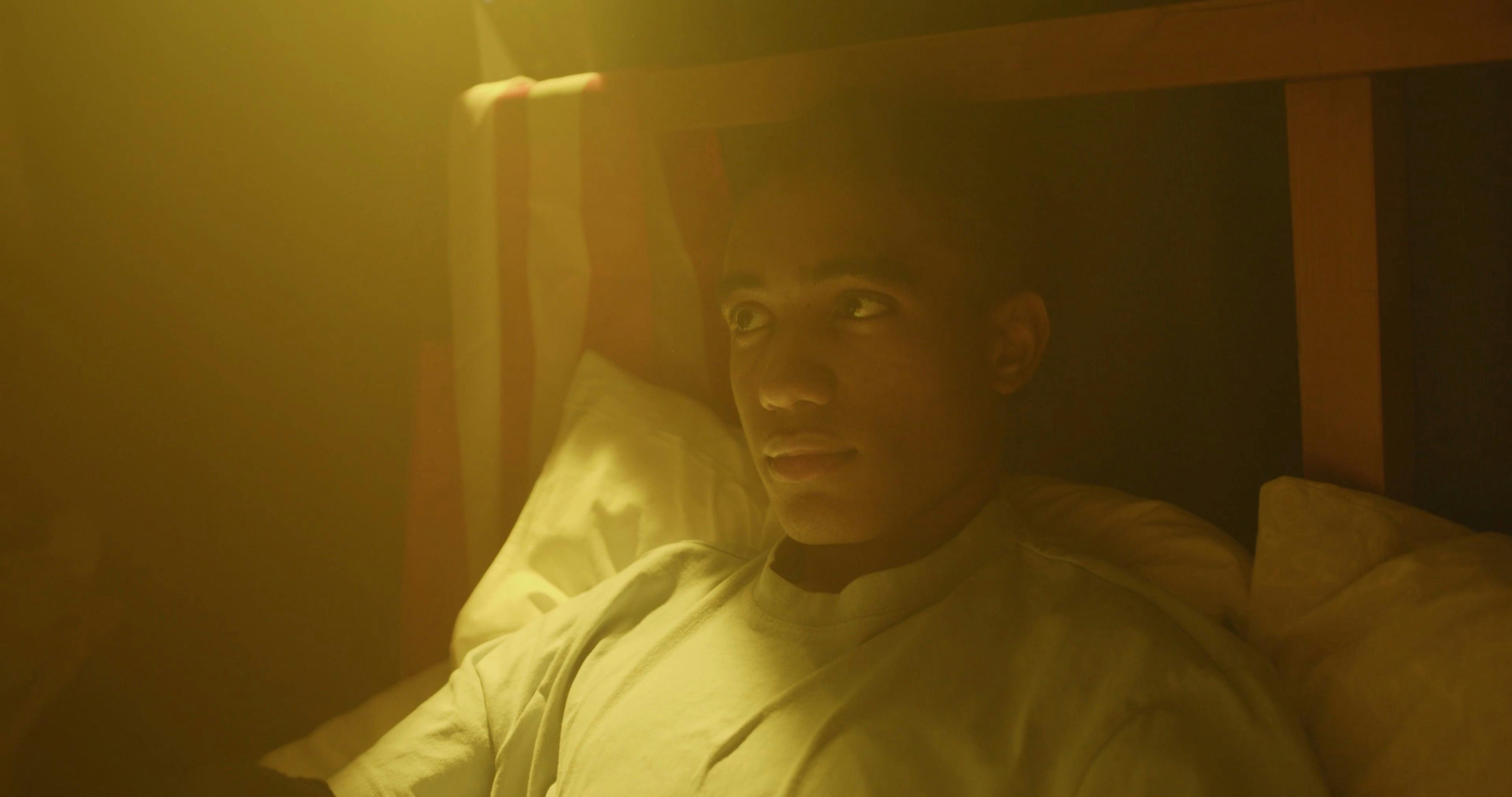 Gratis arkivvideo av bror og søster, hengivenhet, hjemme, innendørs ...