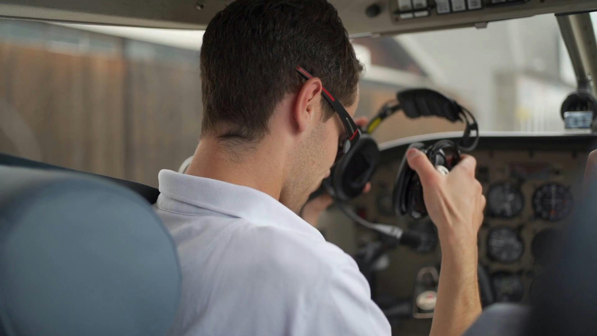 A Pilot Landed an Aircraft in the Flight Simulator Free Stock Video ...