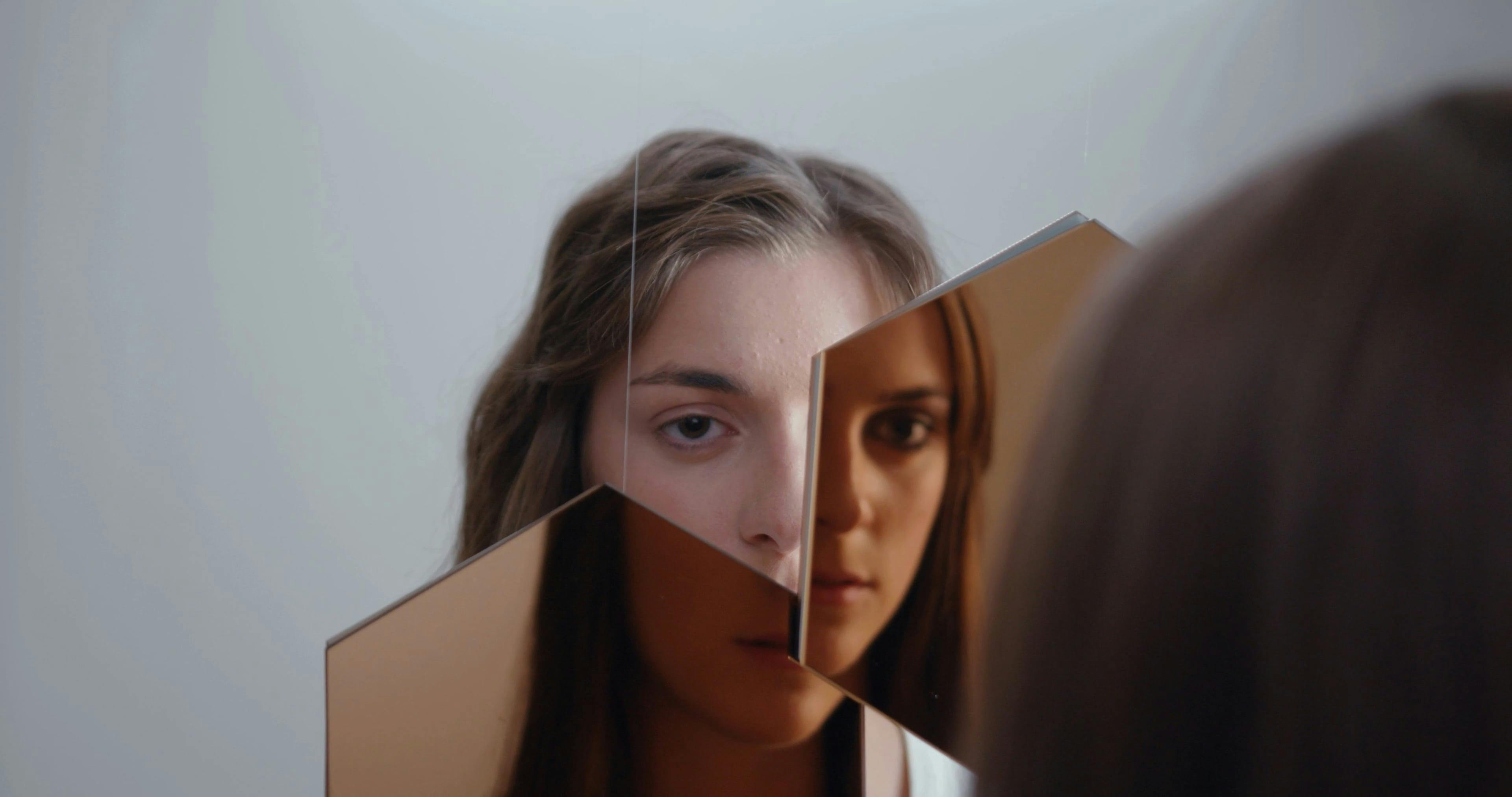 Mirrors Videos, Download The BEST Free 4k Stock Video Footage & Mirrors ...