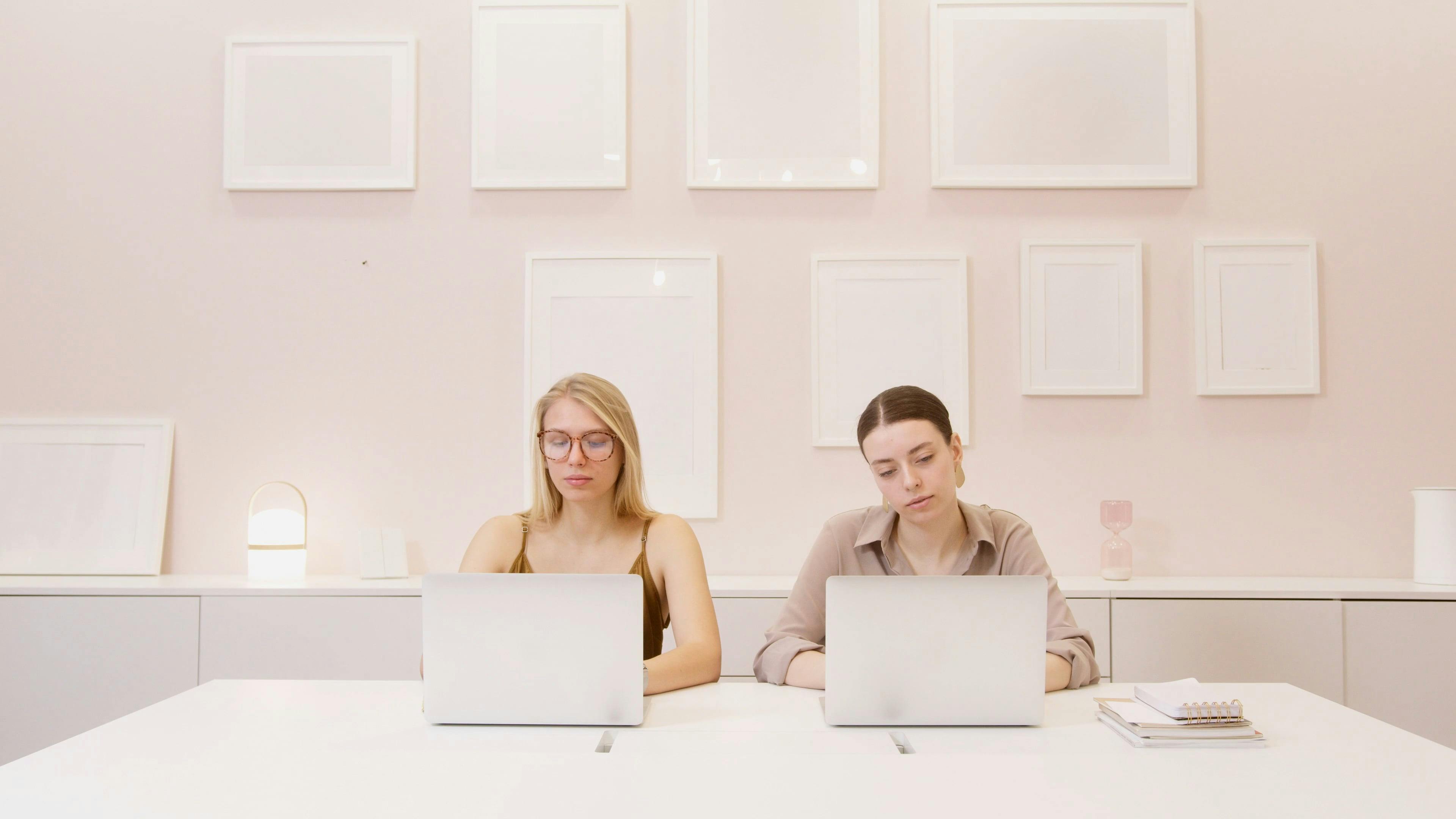 Mockups Videos, Download The BEST Free 4k Stock Video Footage & Mockups ...