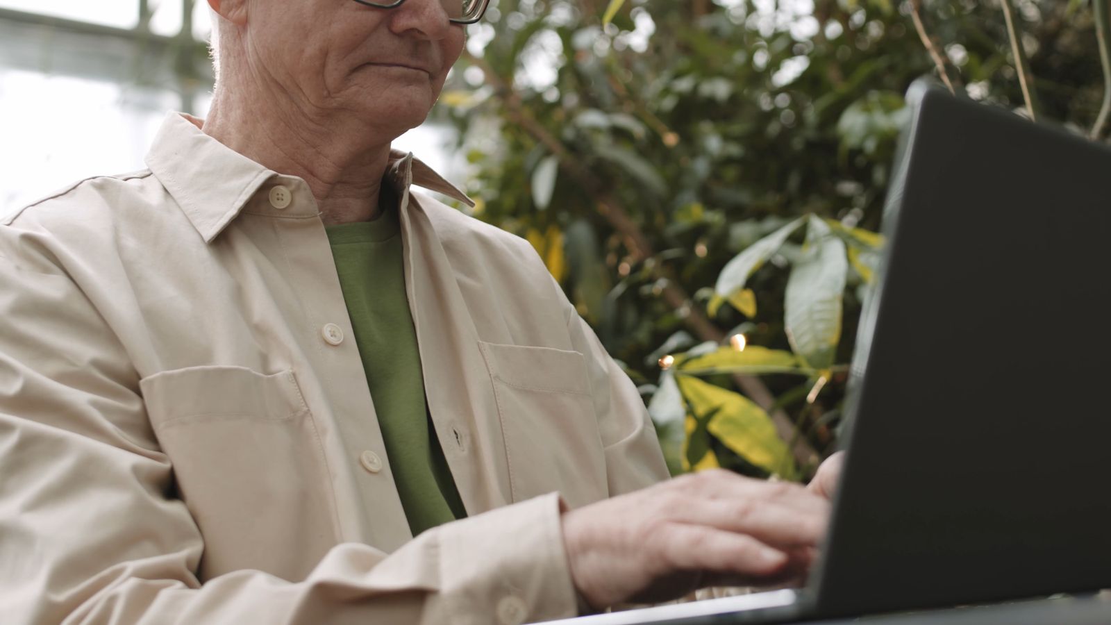 Man Using Laptop Videos, Download The BEST Free 4k Stock Video Footage ...