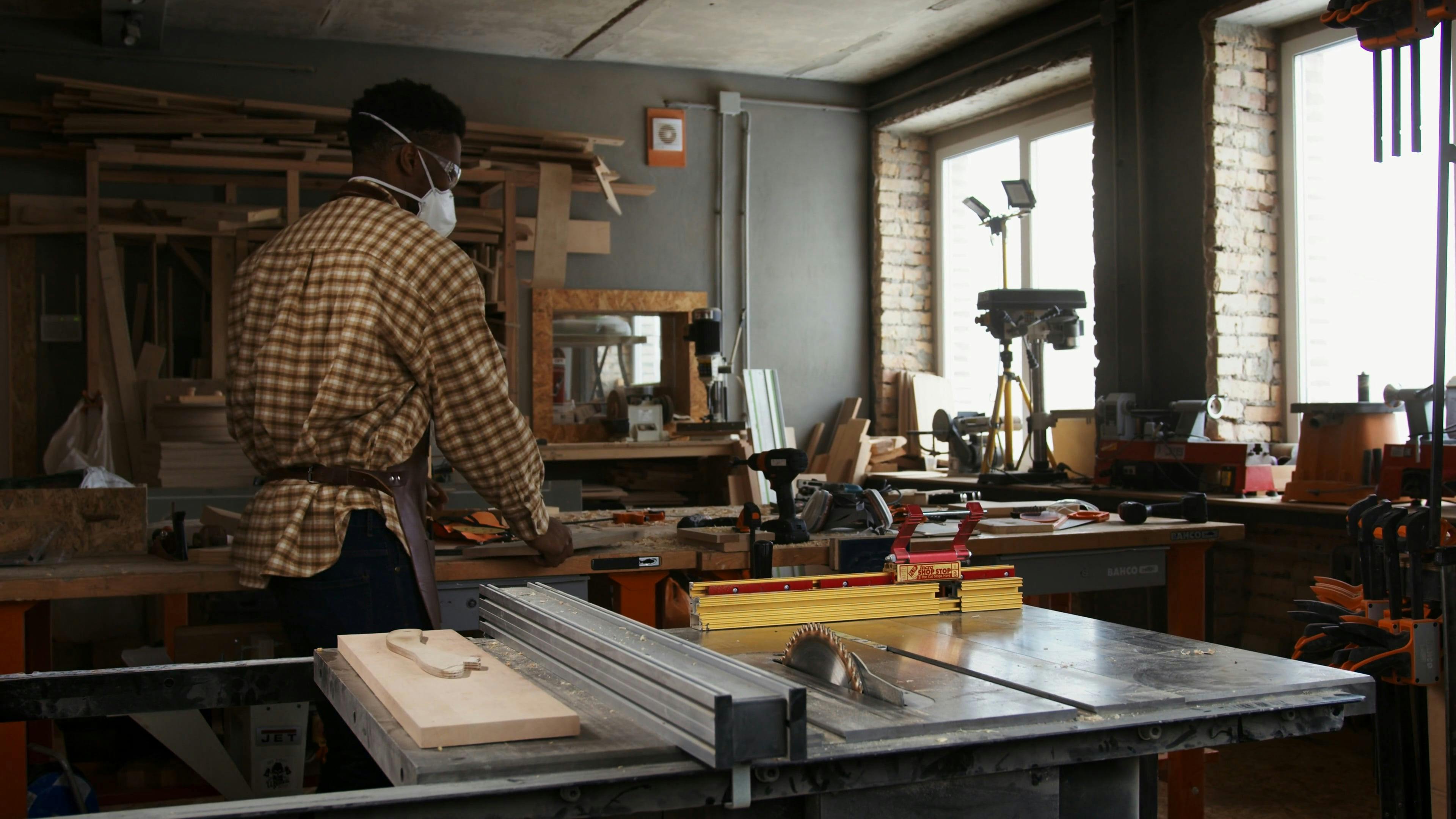 People Using Saw Videos, Download The BEST Free 4k Stock Video Footage ...