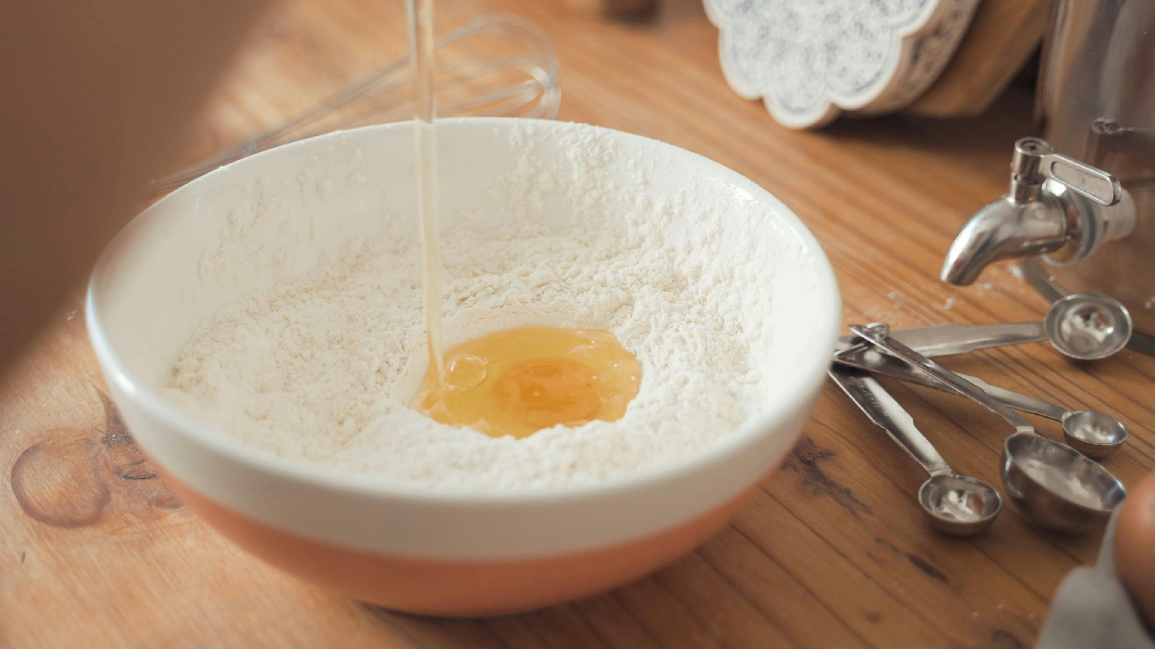 Eggs Dropping Videos, Download The BEST Free 4k Stock Video Footage ...